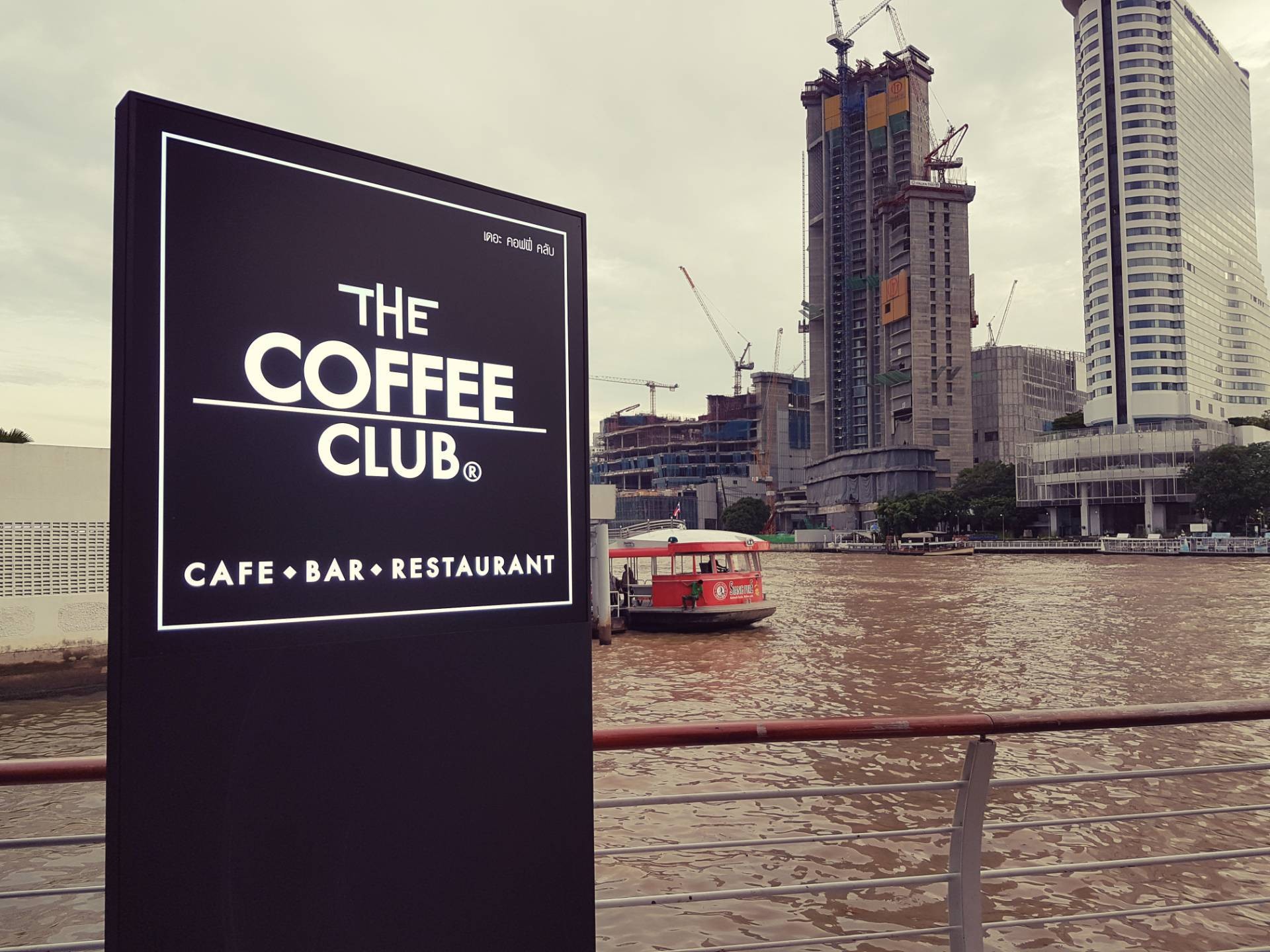 รีวิว The Coffee Club River City - คาเฟ่ริมน้ำฮิปๆ นั่งมองเรือแล่นชิลๆ