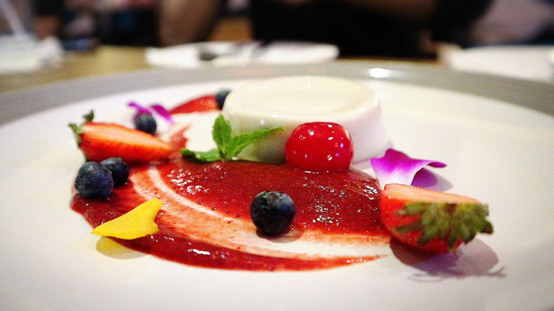 [รีวิว] ร้าน The Fat Duck Kitchen & Bar | เมนูแนะนำ รูปภาพ ราคา