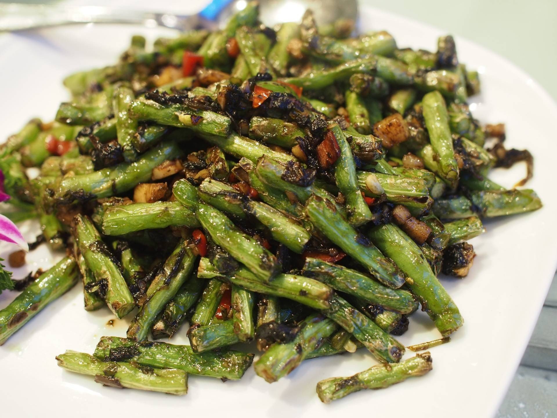 ถั่วแขกผัดกาน่าฉ่าย 450 บาท • อร่อยมาก มีหอมกลิ่นกระทะ ร้าน Hong Bao ...