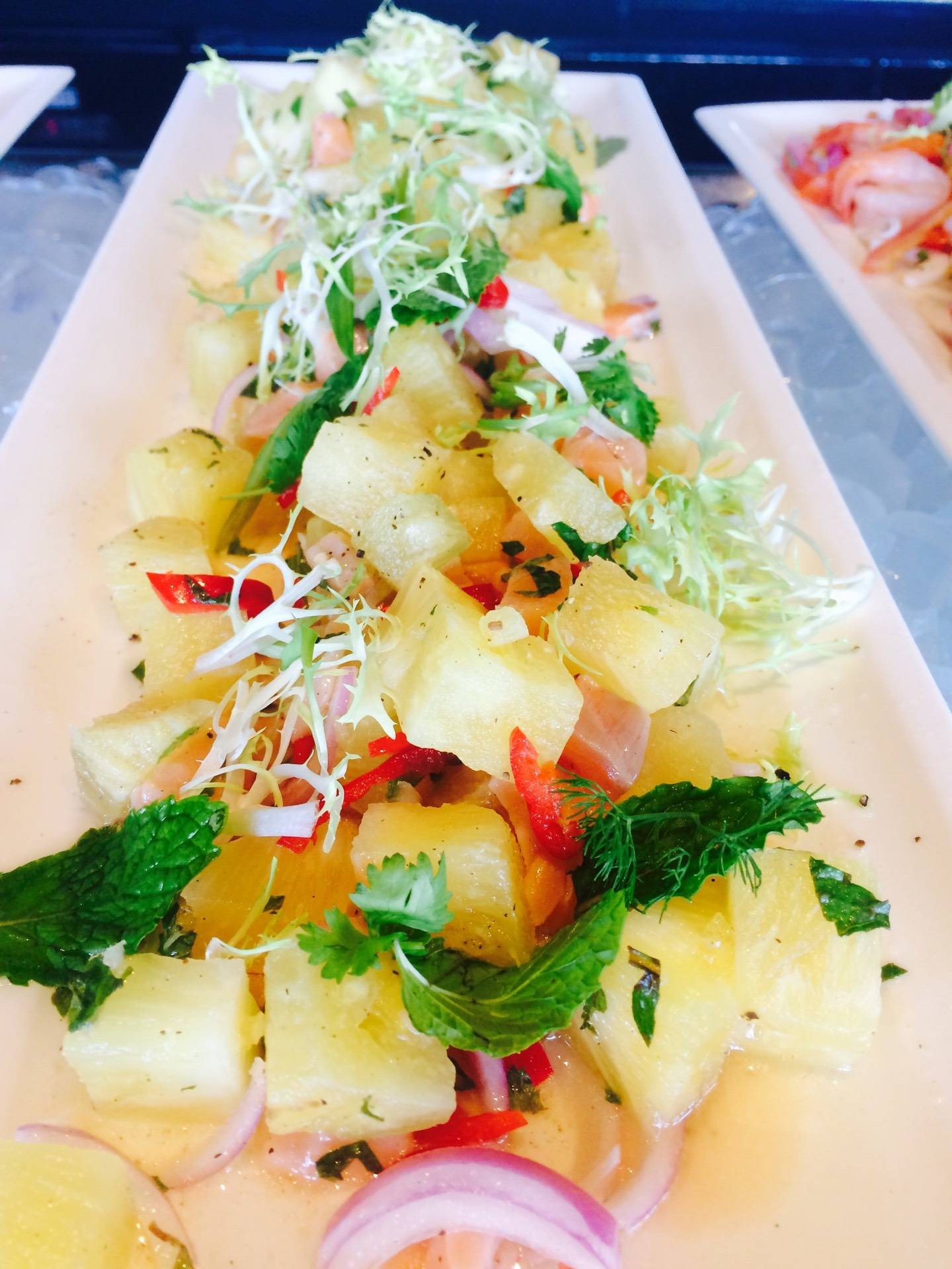 ยำแซลมอน ร้าน Edge, Hilton Pattaya Hilton Pattaya Hotel - Wongnai