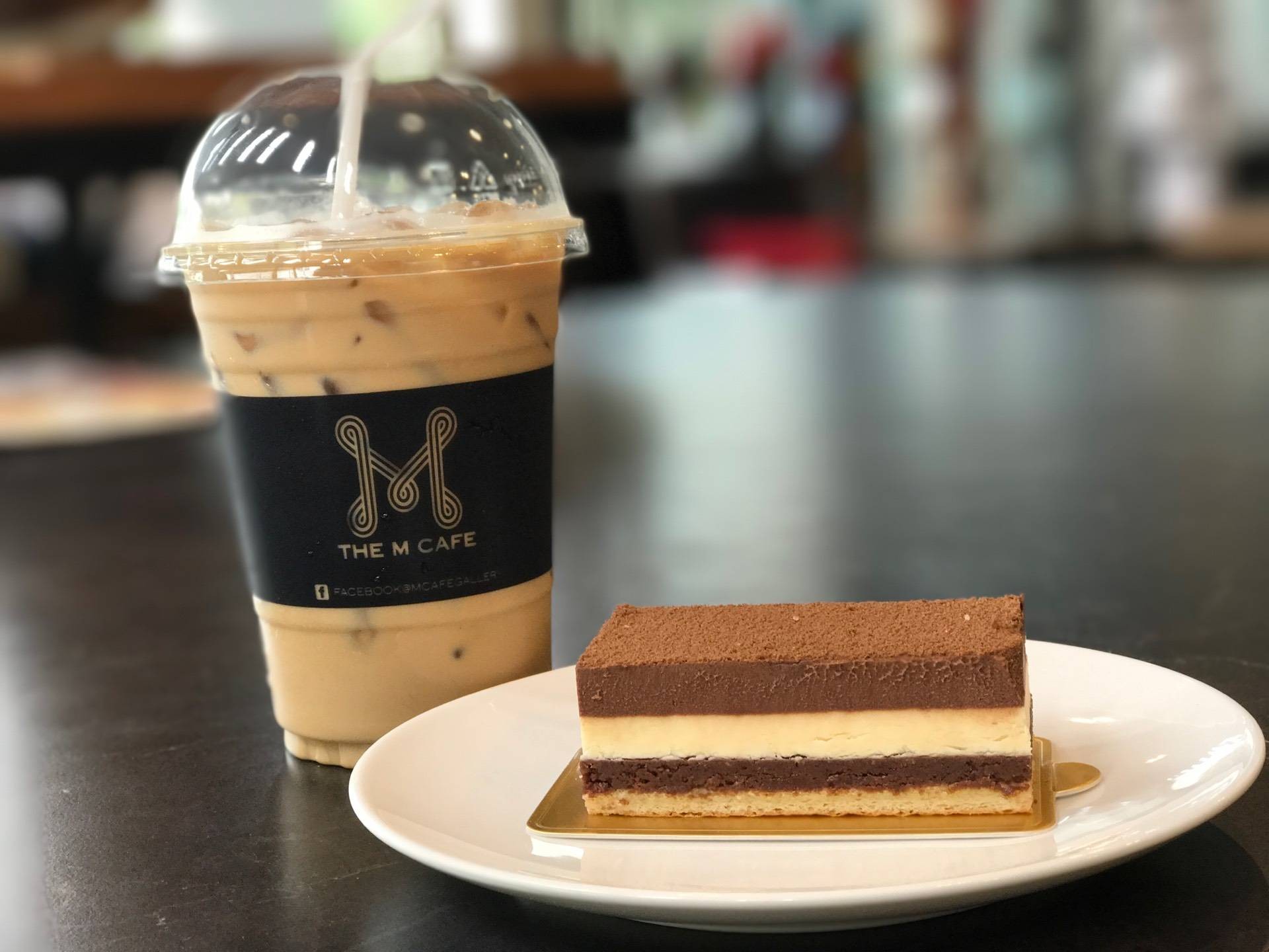 รีวิว Merlin cafe - คาเฟ่แอนด์แกลลอรี่ Massive Toy