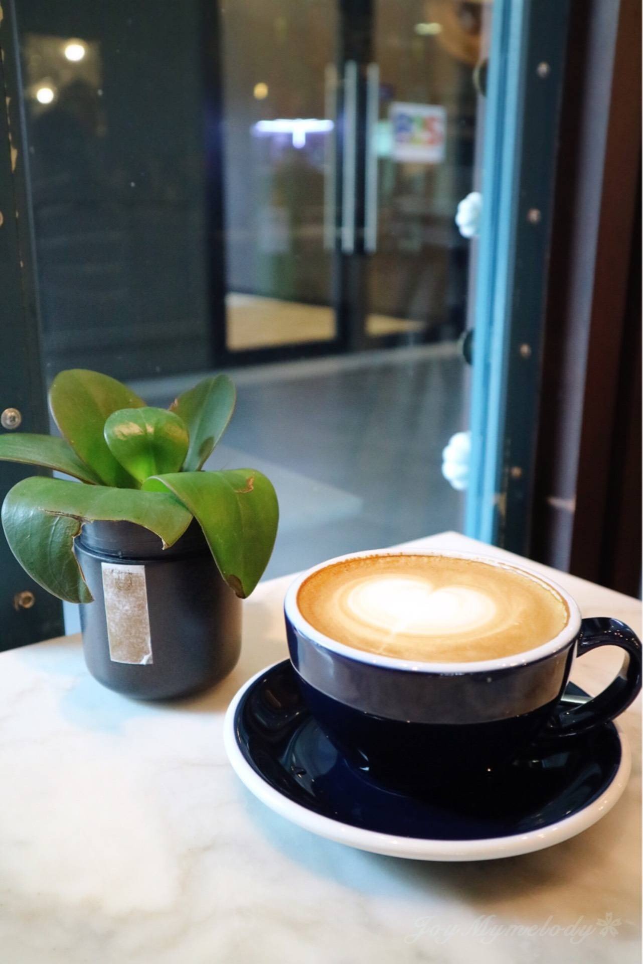 รีวิว NOB Cafe' สีลม - จิบลาเต้ กับบรรยากาศสบายๆ