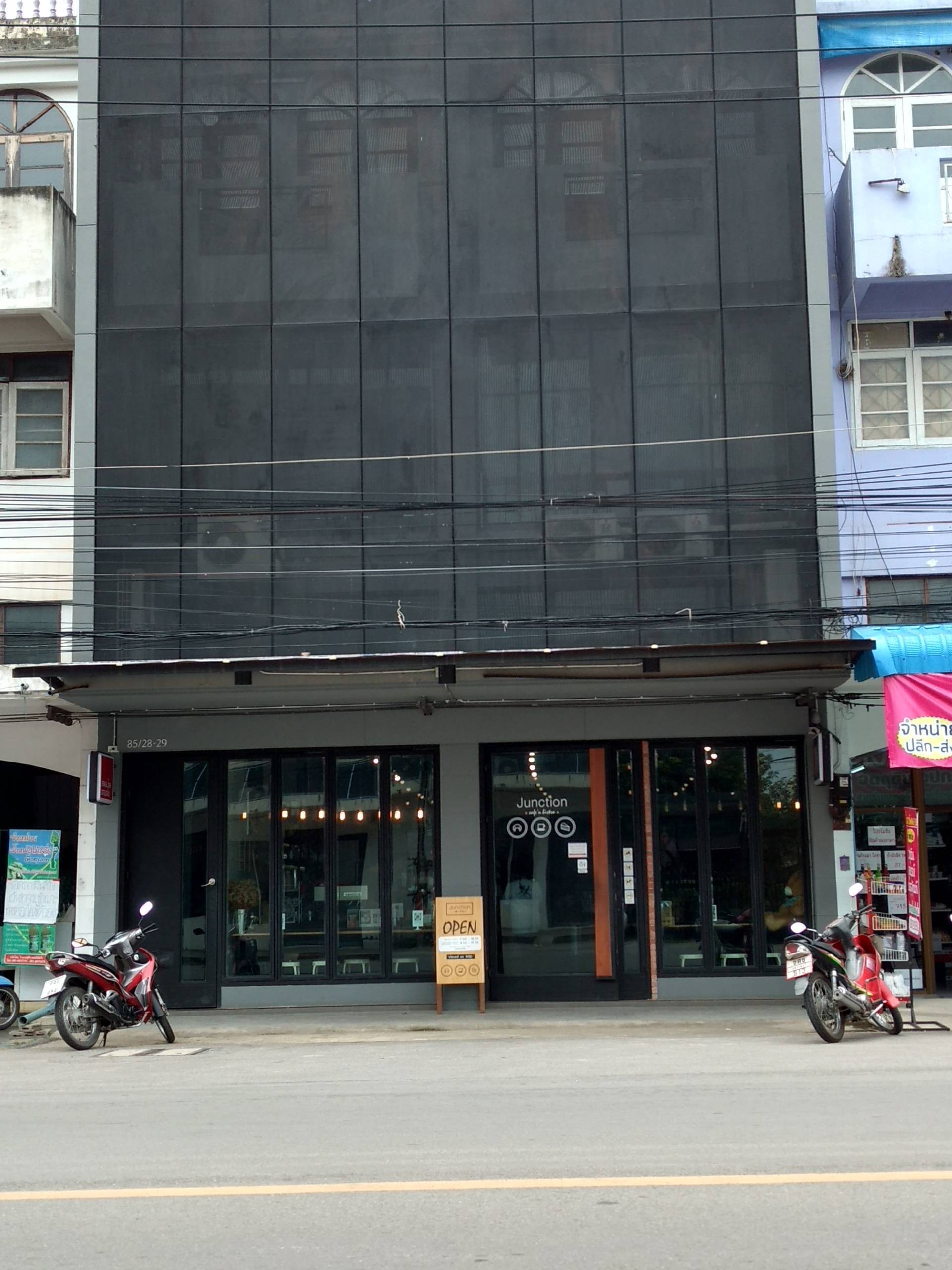 รีวิว Junction Cafe & Coffee Roaster ราชบุรี - คาเฟ่บรรยากาศดี เมืองราดรี