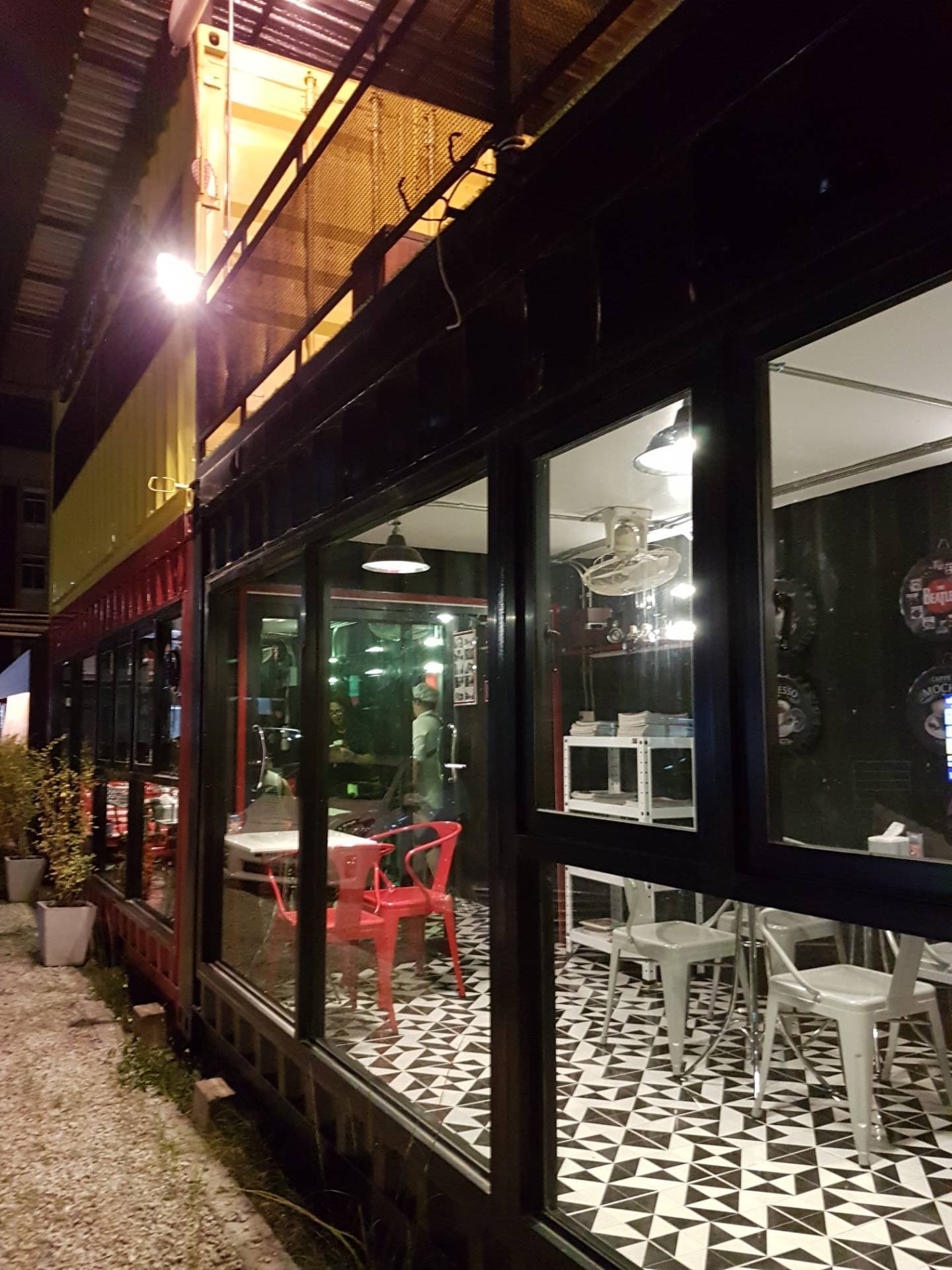 รีวิว Black Box Coffee & Tea By Eak - น่ามาลองกัน ร้านตู้คอนเทนเนอร์ ...