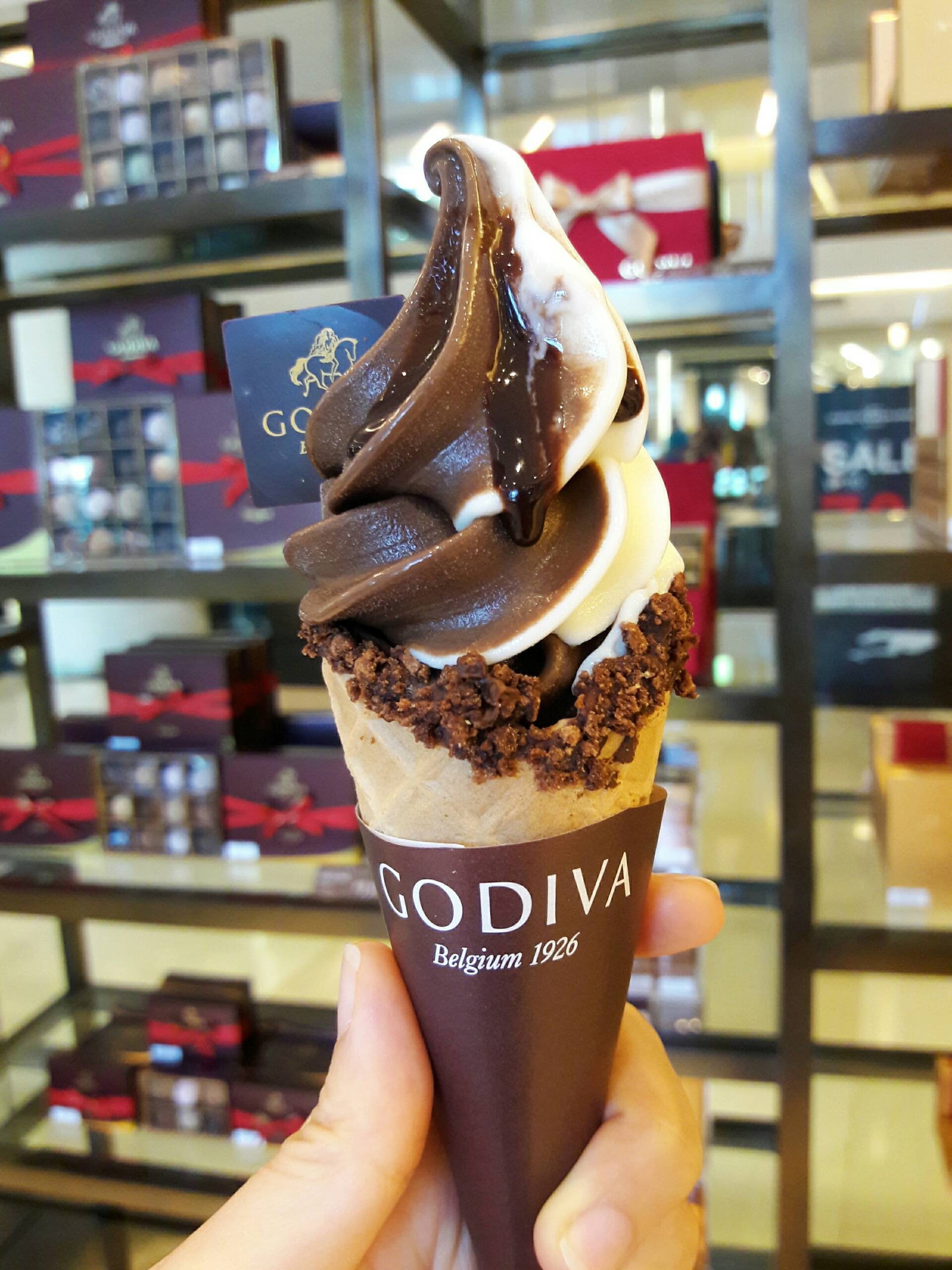 รีวิว GODIVA สยามพารากอน - กิน Godiva Mini Soft Serve ฟรี แค่ใช้แต้ม KTC เพียง 999 คะแนน...โปร ...