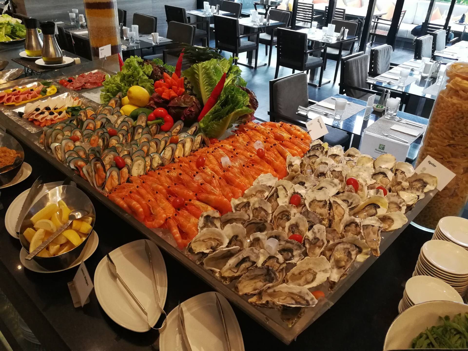 รูป Zeta Cafe โรงแรมฮอลิเดย์อินน์ กรุงเทพฯ