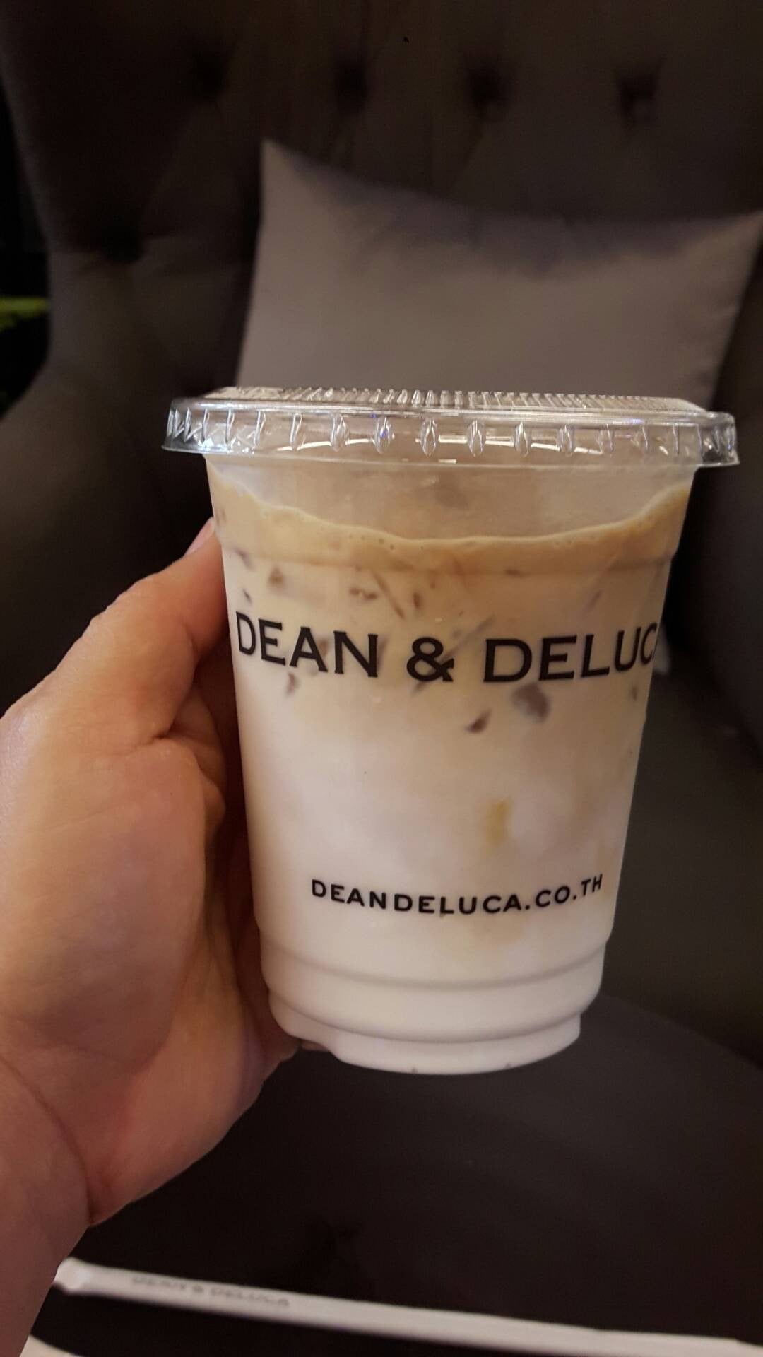 รีวิว DEAN & DELUCA เซ็นทรัล แอมบาสซี่ - จิบ Iced Coffee Latte