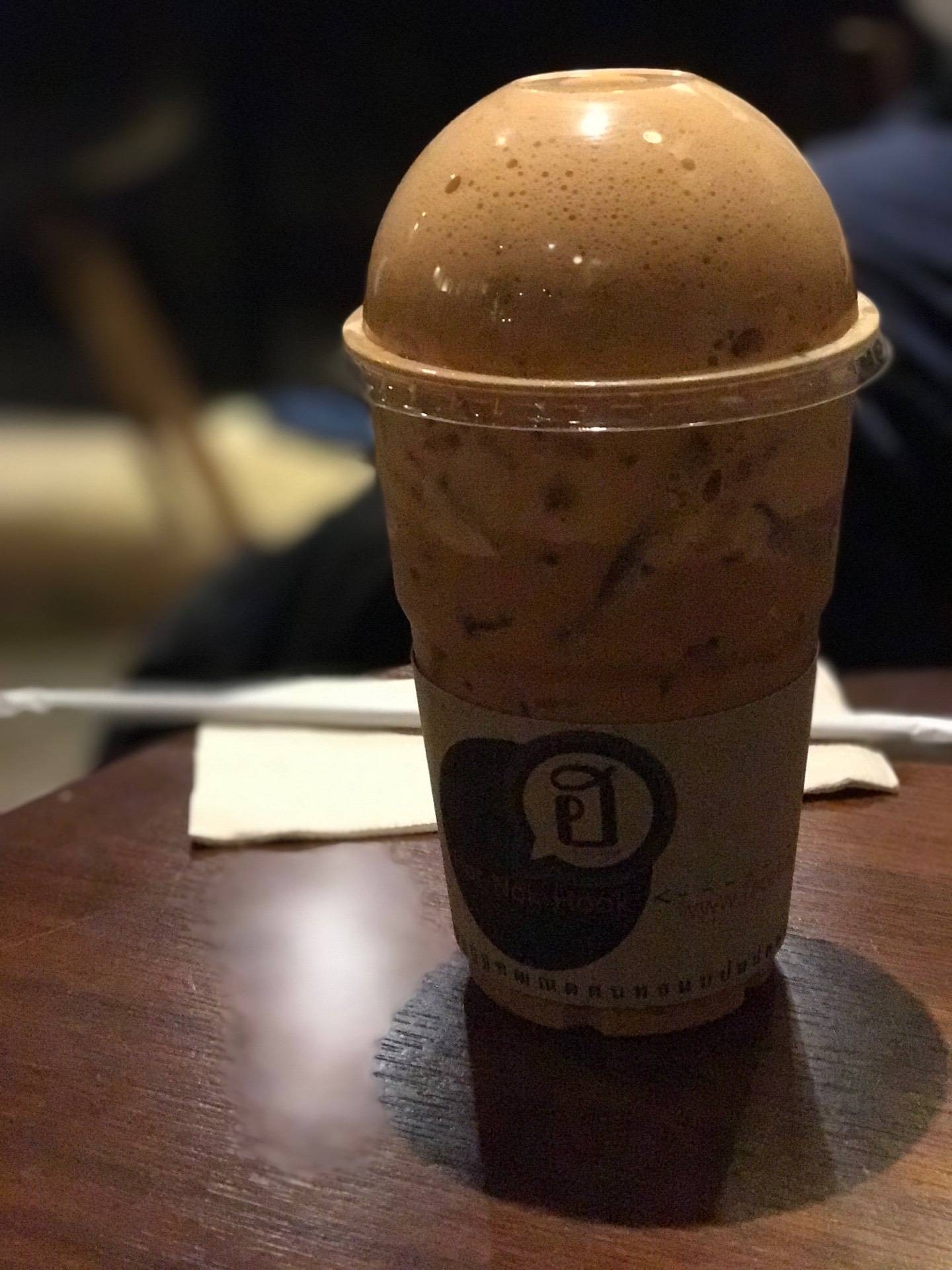 รีวิว Hor-Nok-Hook Cafe' ข้างสถานีรถไฟหัวลำโพง - ชาเข้มสะใจ ตื่นเป็นนกฮูก