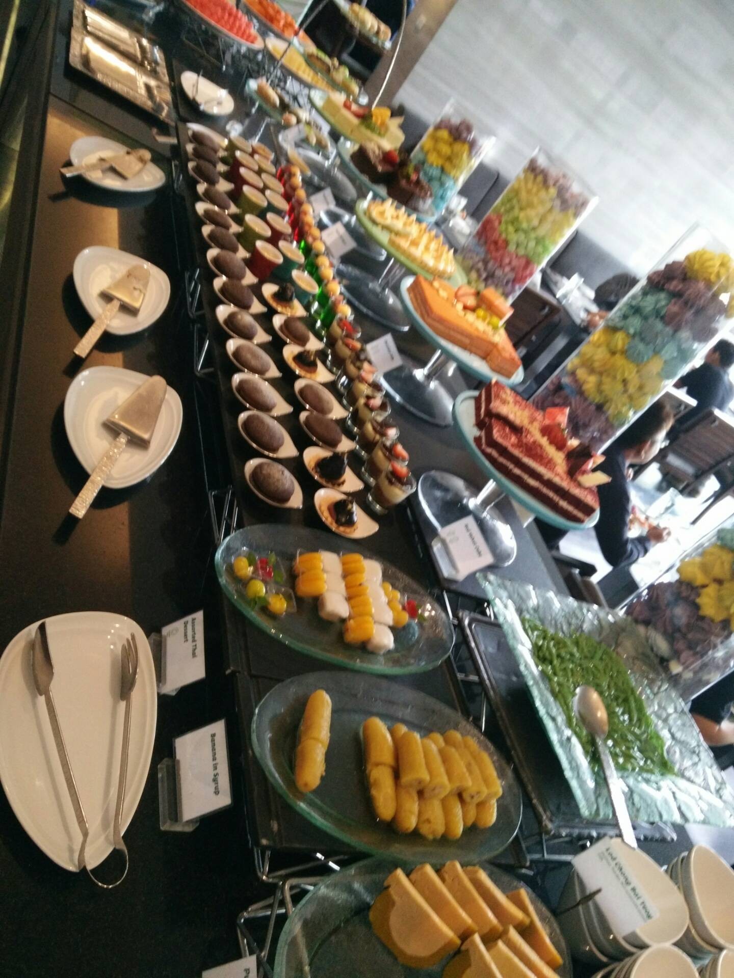 รีวิว Zeta Cafe โรงแรมฮอลิเดย์อินน์ กรุงเทพฯ - บุฟเฟต์กลางวันไลน์อาหาร ...