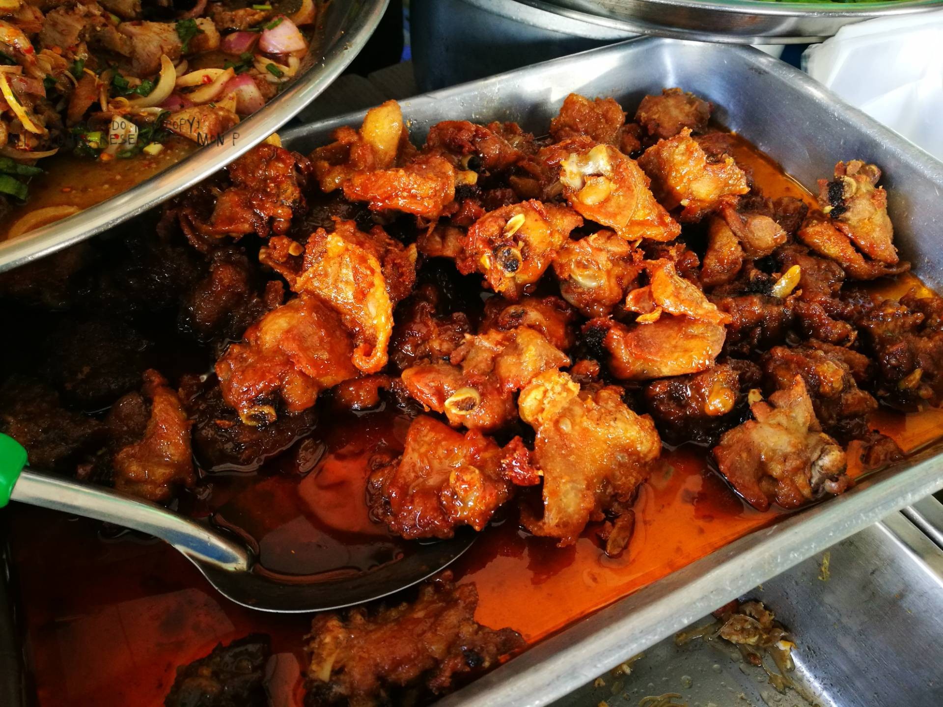 ไก่ผัดซอสแดงสูตรต้นตำรับ ร้าน ร้านย่งเซ่งหลี สุกี้โบราณ (สูตรไหหลำ ...