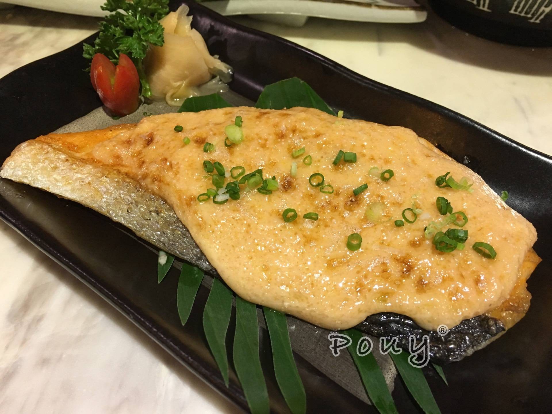 ปลาแซลมอนย่างซอสเมนไทโกะ • 340.- ร้าน HOSHI JAPANESE ริเวอร์ไซด์ เจริญนคร