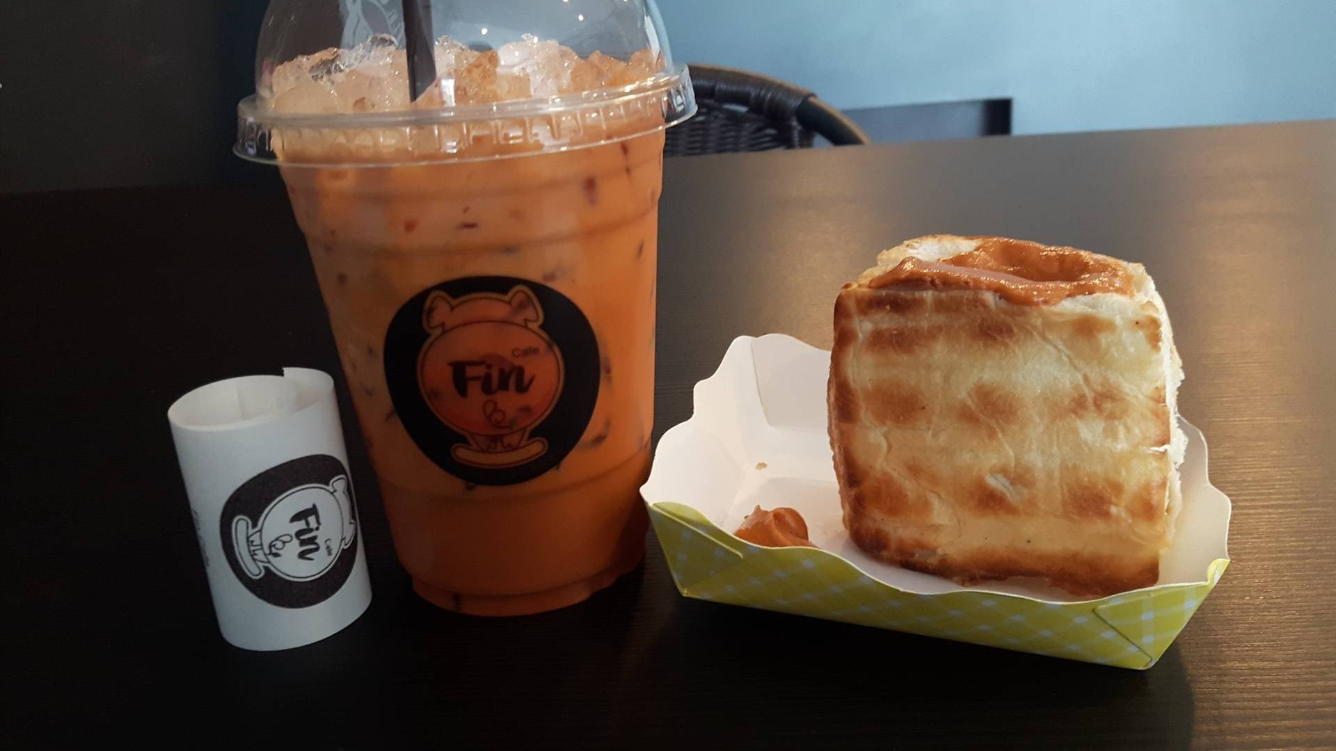 รีวิว Fin Cafe' - เครื่องดื่มอร่อยทุกอย่าง ขนมปังไส้ทะลักอร่อยทุกไส้ ...