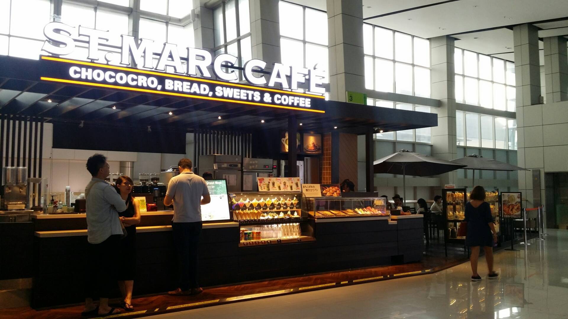 รีวิว ST. MARC CAFE centralwOrld - ชาเขียวปั่นเนื้อเนียนละเอียดรสชาติเข้มข้น ขนมปังเนื้อนุ่มอร่อย