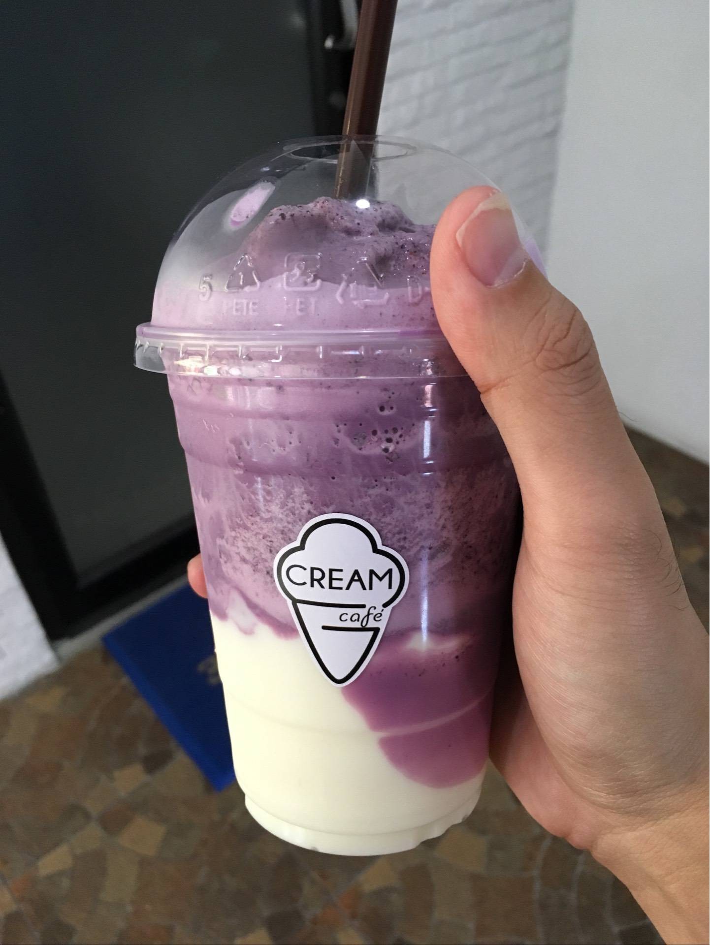 รีวิว Cream Cafe - ไอศครีม, วาฟเฟิล และน้ำปั่นอร่อยมากครับ