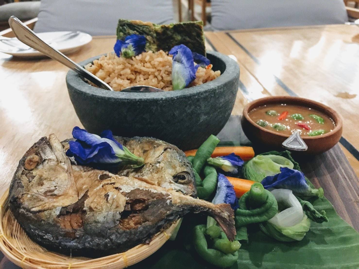 ข้าวผัดน้ำพริกปลาทูก้างนิ่ม • ปลาทูกินได้ทั้งตัว น้ำพริกรสชาติลงตัว ...