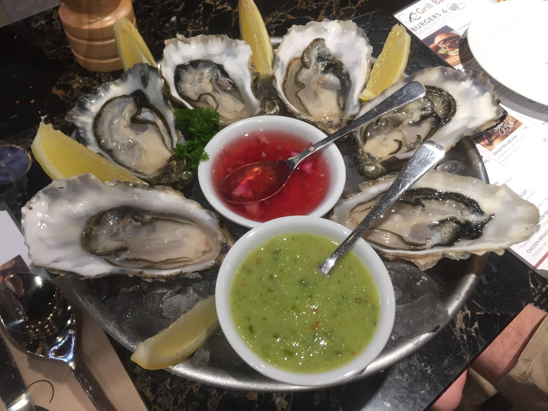 รีวิว Tops Eatery Chidlom - เป็นบาร์ทำอาหารสดๆจากวัตถุดิบแถบซุปเปอร์มาเ ...