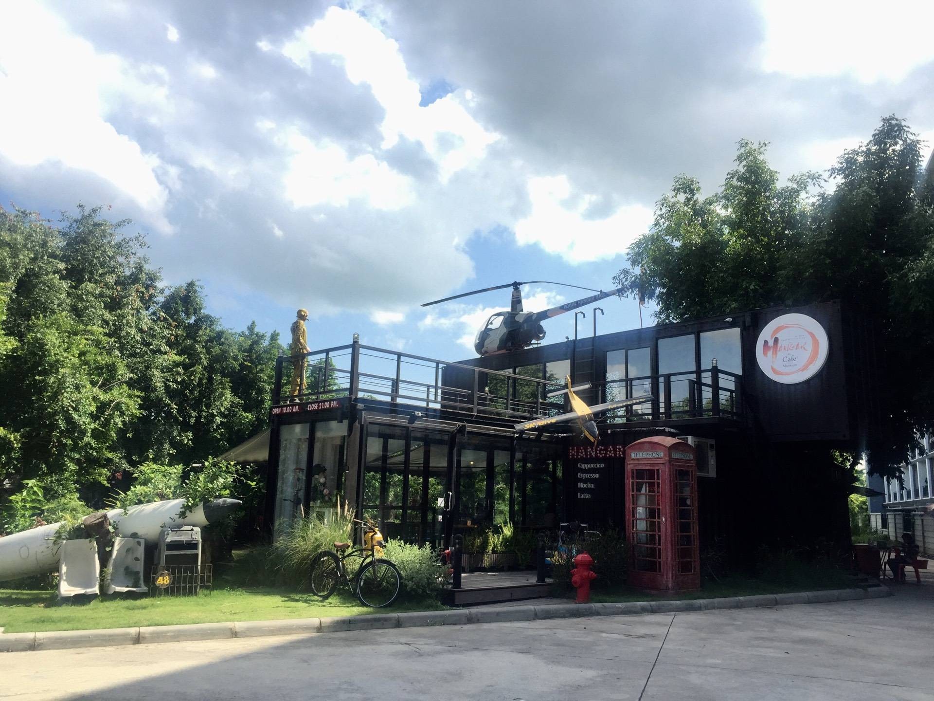 รีวิว Hangar Cafe' - บรรยากาศดีๆ มองน้ำตก นั่งดูเครื่องบิน ชิมกาแฟ จิ้ม ...