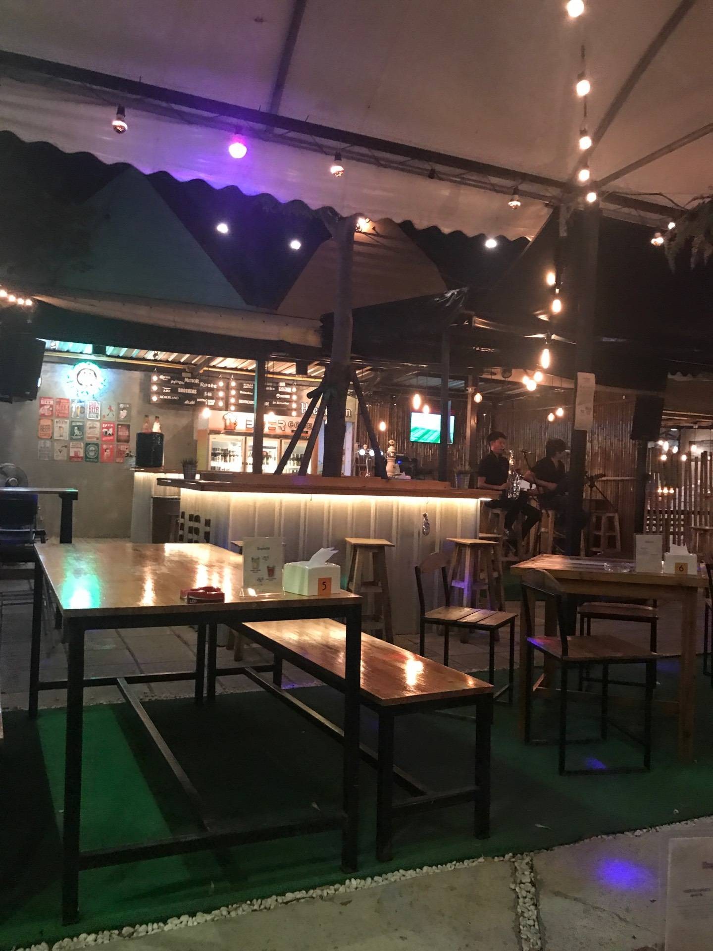 รีวิว Beer Code Bar & Bistro - เบียร์ดี แช่เย็นๆ เพลงเพราะๆ กับคนรู้ใจ
