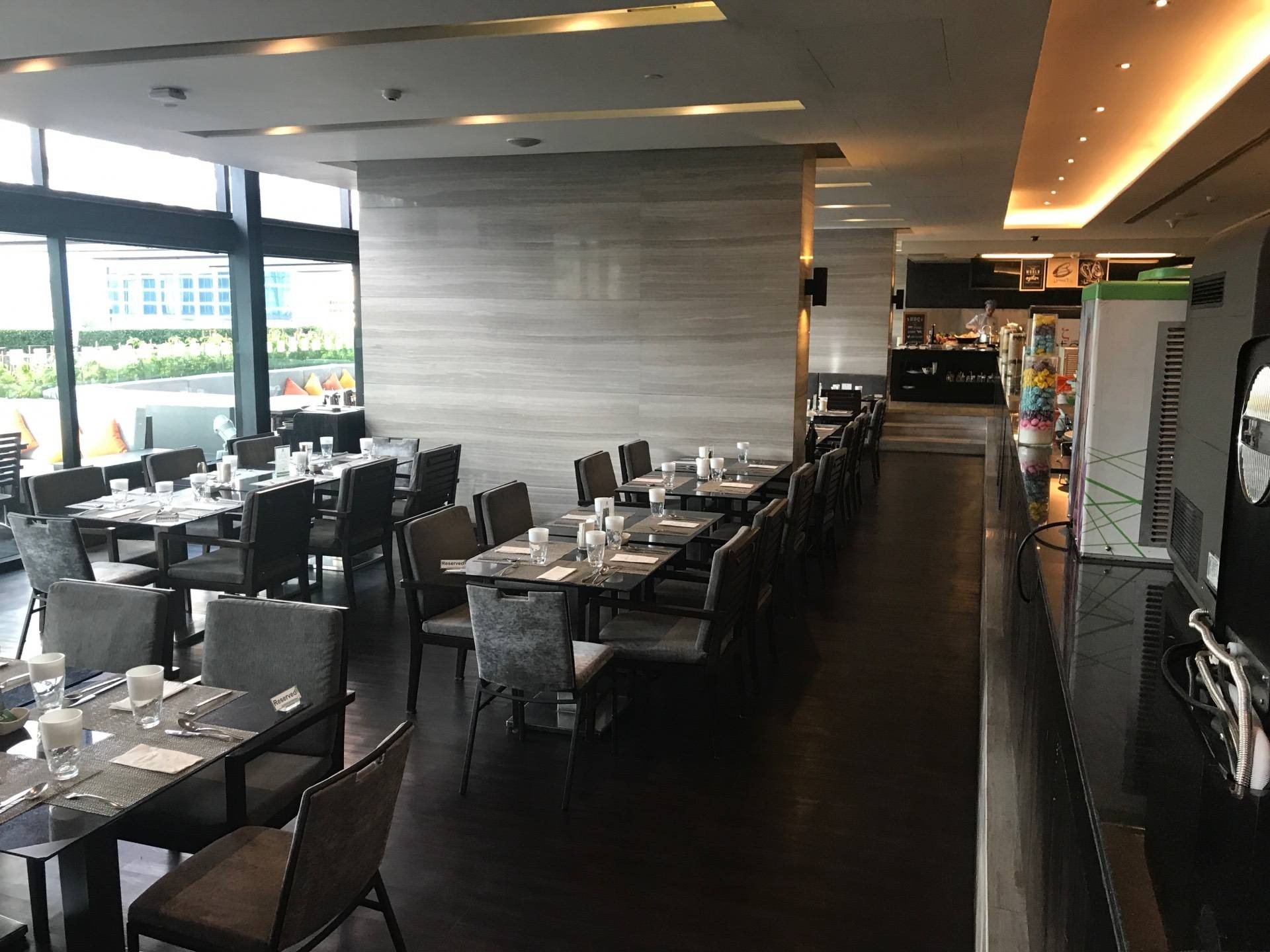 รูป Zeta Cafe โรงแรมฮอลิเดย์อินน์ กรุงเทพฯ - Wongnai