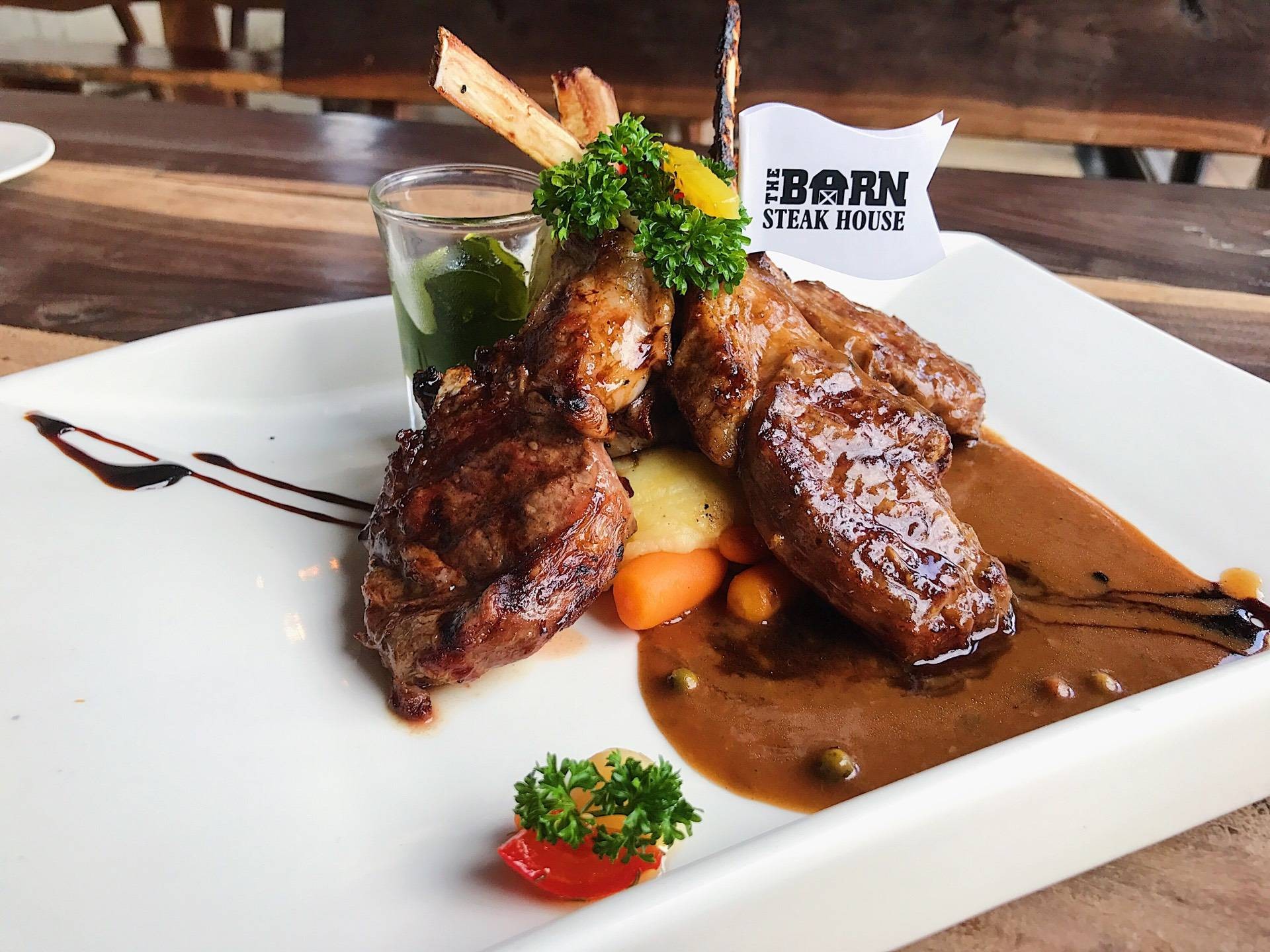 รีวิว The Barn Steak House - ร้านอบอุ่น รสชาติอร่อย