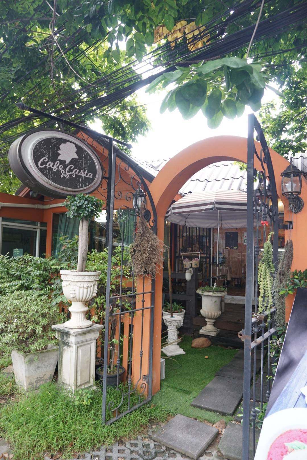 รีวิว Cafe Casta - ร้านขายกาแฟ ขนมเค้ก และอาหาร Western สเต็กต่างๆ