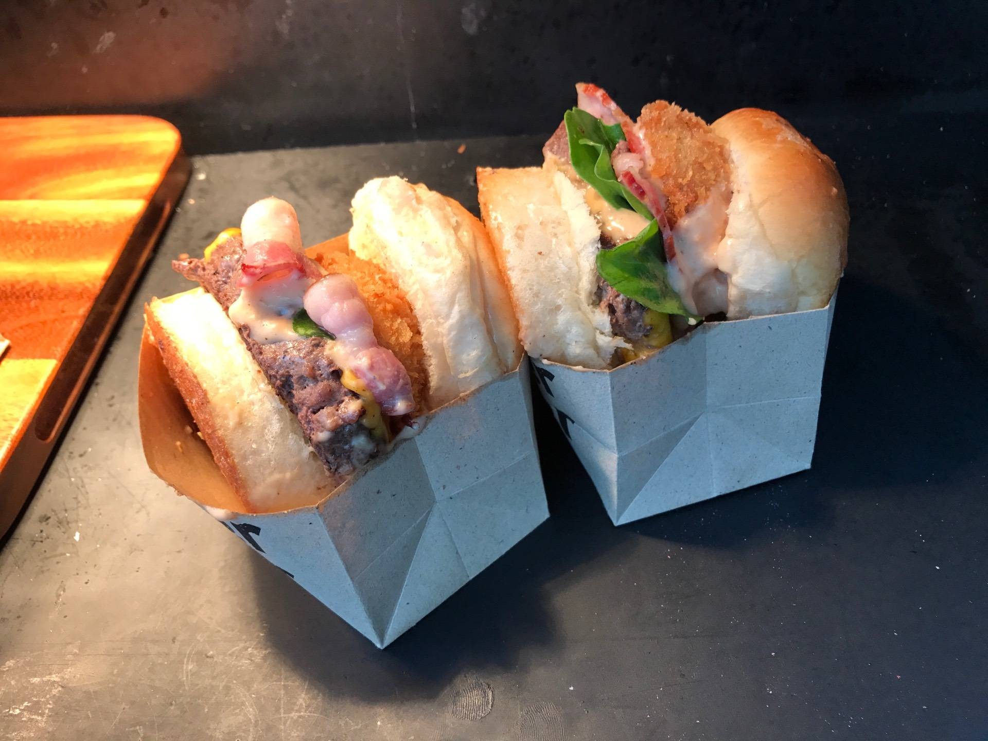 รีวิว Mother Trucker Burger - ความอร่อยที่เข้าถึง อ้าปากกว้างๆ พร้อม ...