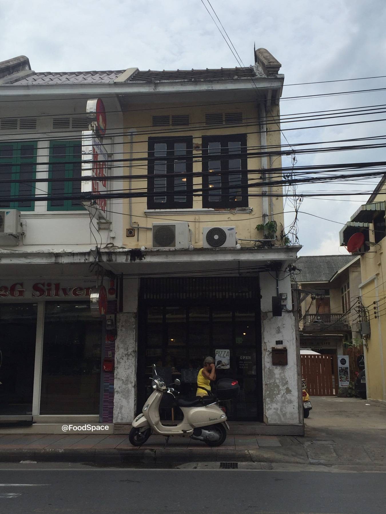 รีวิว Unbranded Cafe at Phranakorn-Nornlen Hotel - ร้านคาเฟ่เท่ๆ มี ...