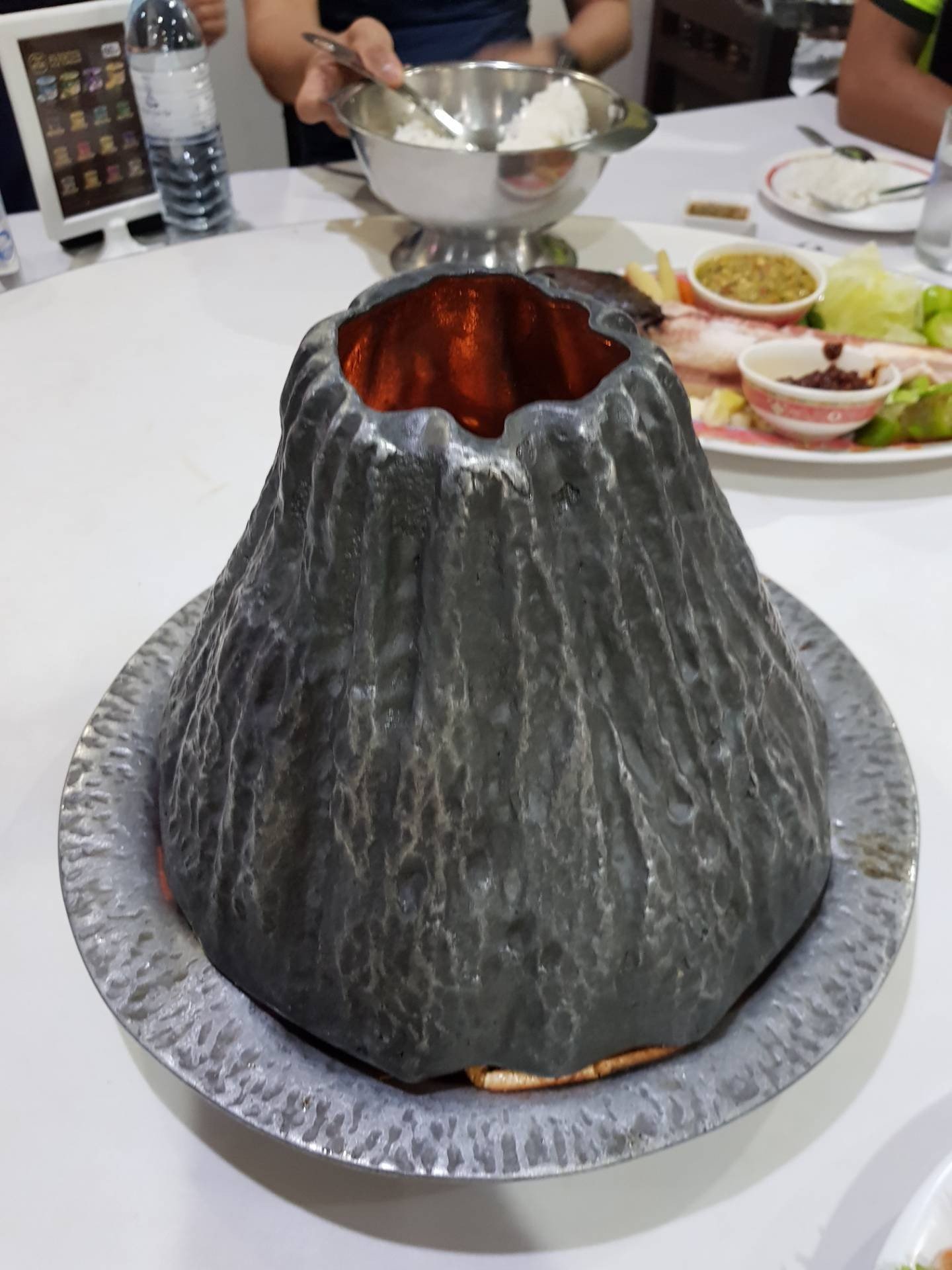 รีวิว กุ้งอบภูเขาไฟ - huge restaurant in town.price reasonable with ...