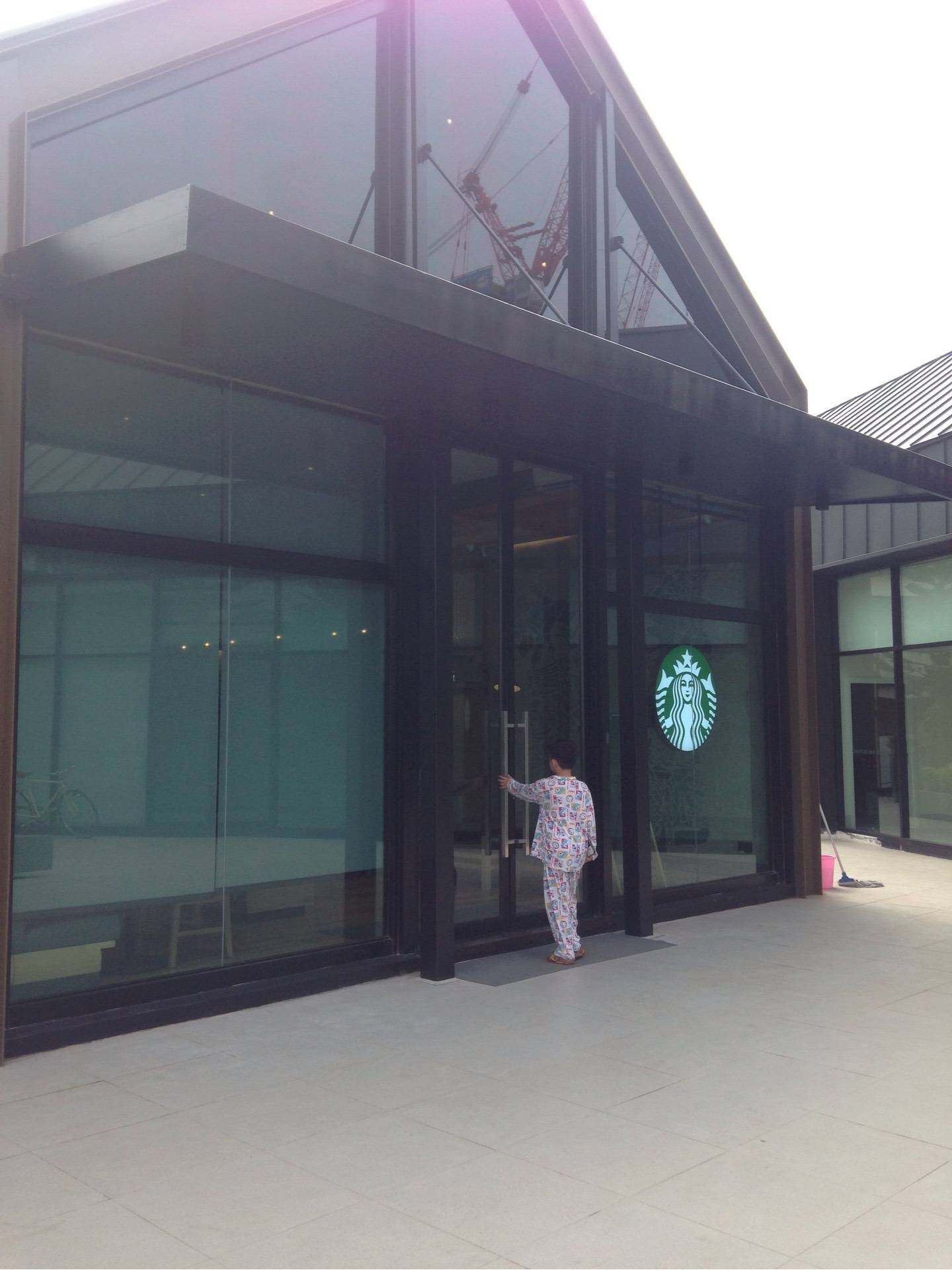 รีวิว Starbucks Chapter One Eco Condo - สาขาใหม่ ร้านเล็กๆ ในบรรยากาศเดิมๆ