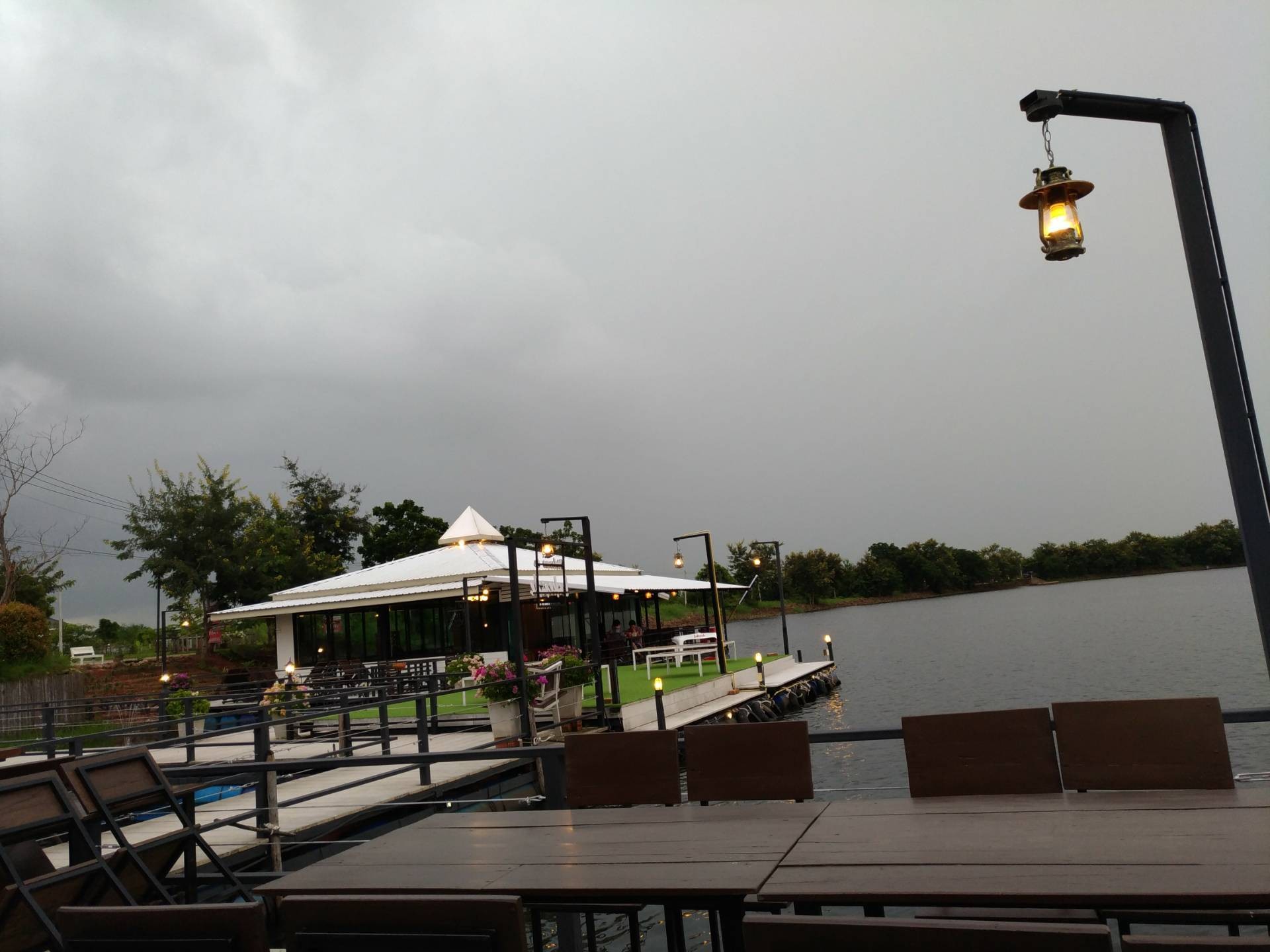 รีวิว Lakeside Coffee & Cuisine - อาหารอร่อย..บรรยากาศร้านดีมาก. ...