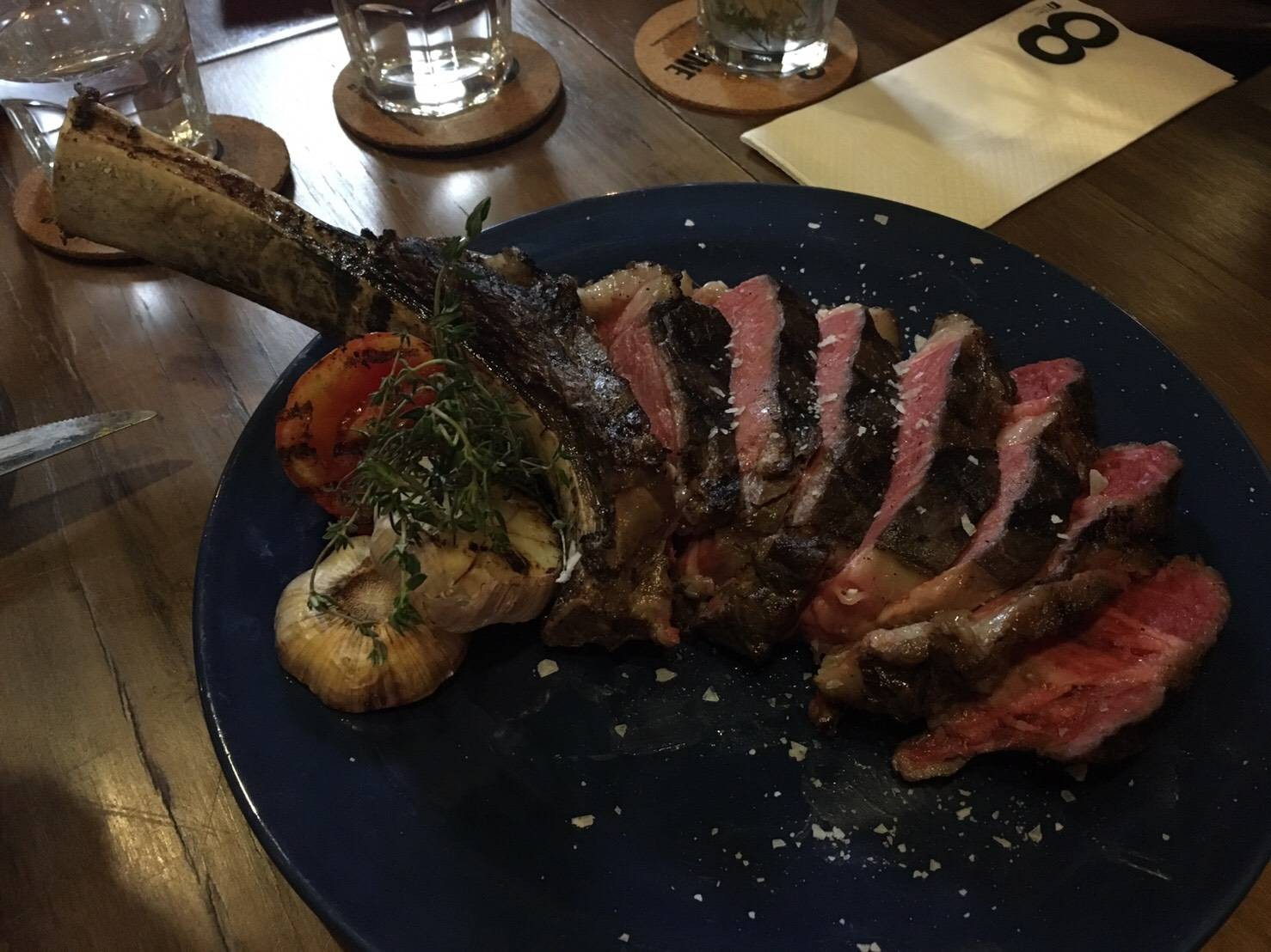 รีวิว 8 Bistro - ร้านประจำ ที่เราคุ้นเคย