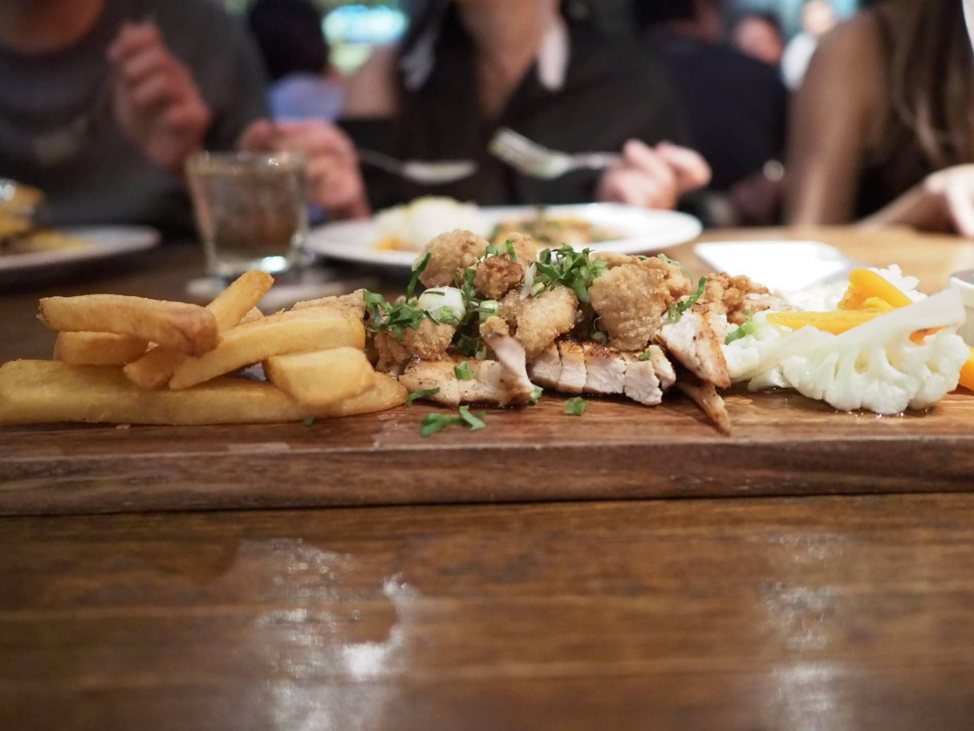 รีวิว ATMOS Bar & Restaurant ทองหล่อ 10 - Party time!
