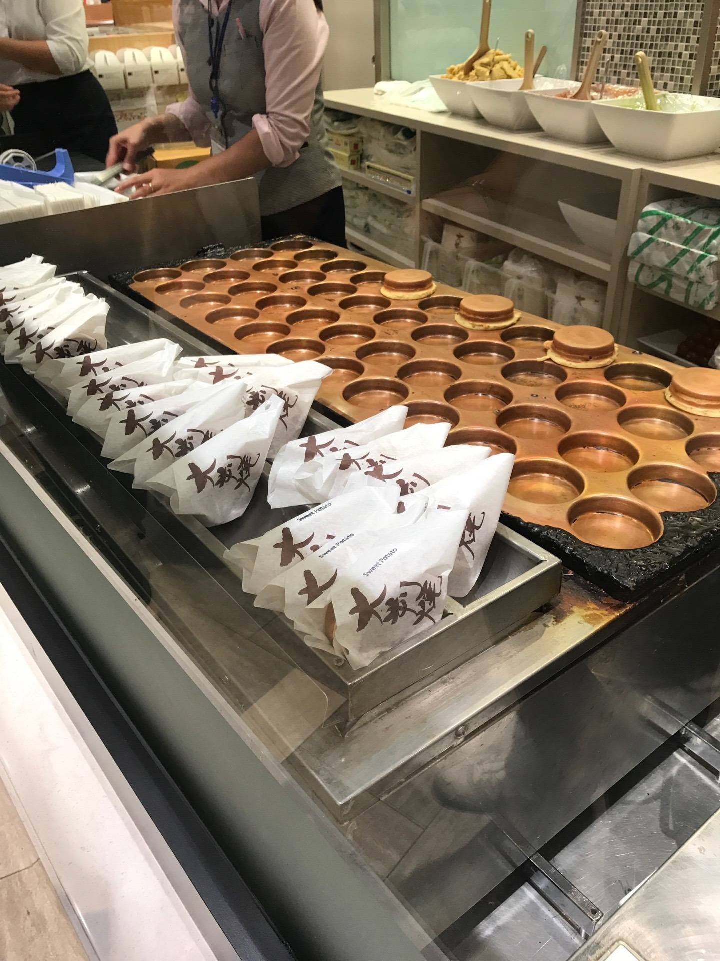 รีวิว Minamoto Kitchoan Obanyaki Dango Japanese Pancake Central World ...