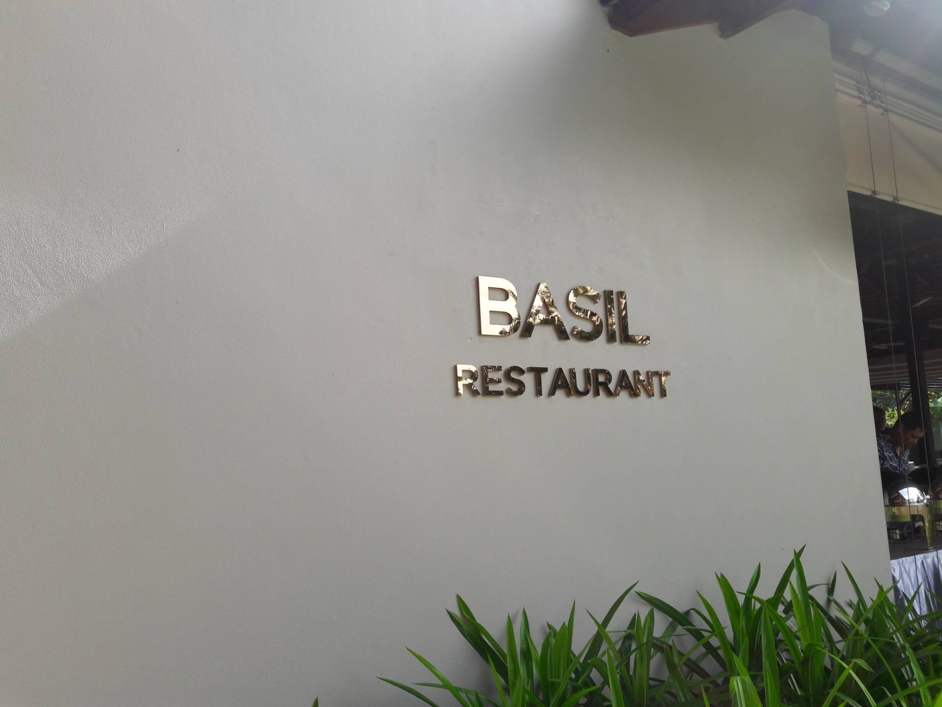 รีวิว Basil Restauraunt - ห้องอาหารของโรงแรม