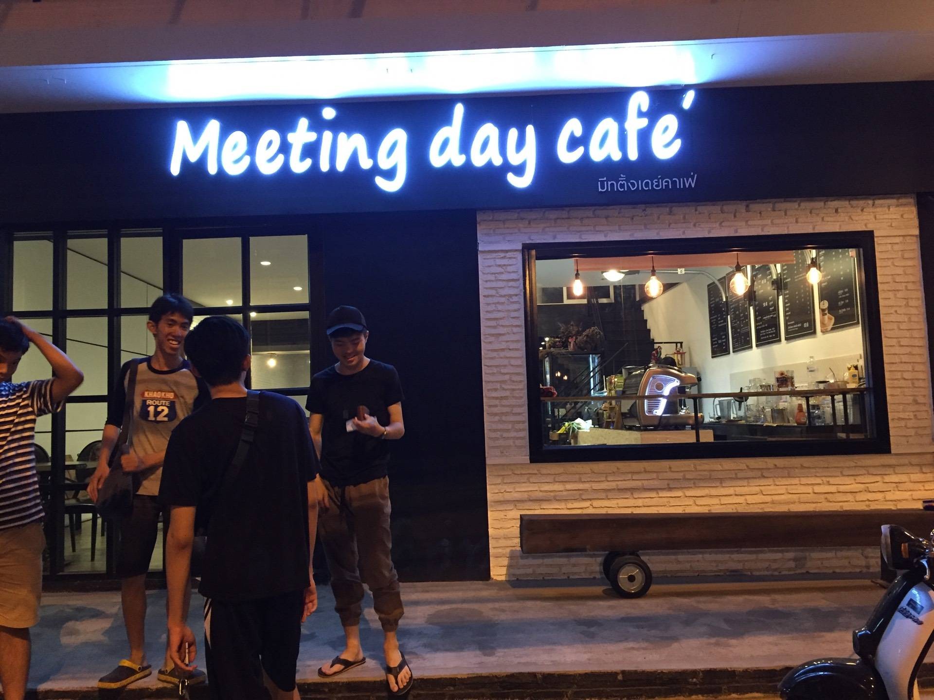 รีวิว Meeting day cafe’ - ร้านสวยน่ารัก พนักงานบริการดี แอร์เย็นๆ