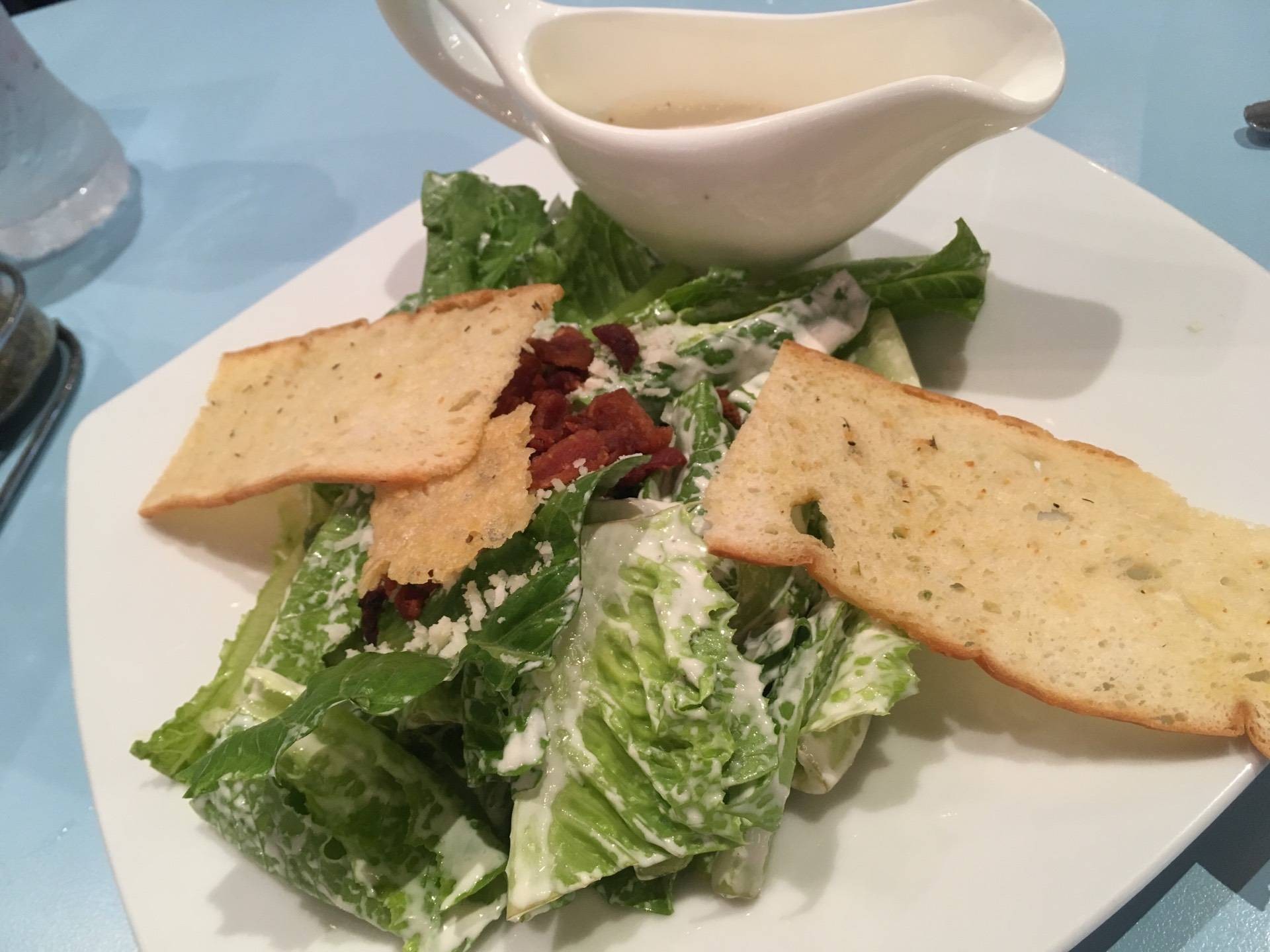 Caesar Bacon Salad ร้าน Capri Restaurant Asiatique The Riverfront