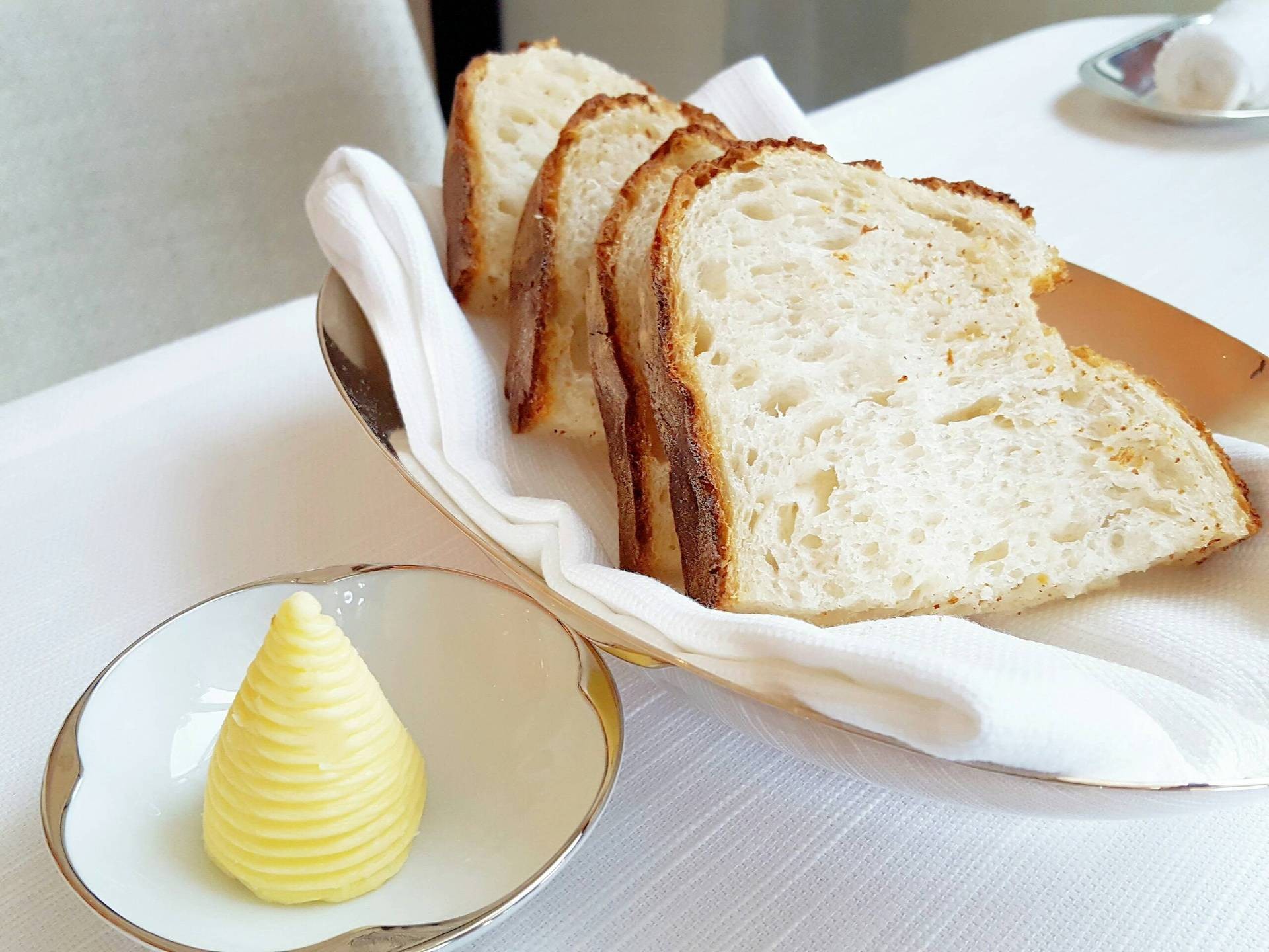 Complimentary Bread • ขนมปังอบมาอุ่นๆ เนื้อเหนียวนุ่มขอบกรอบ ร้าน ...