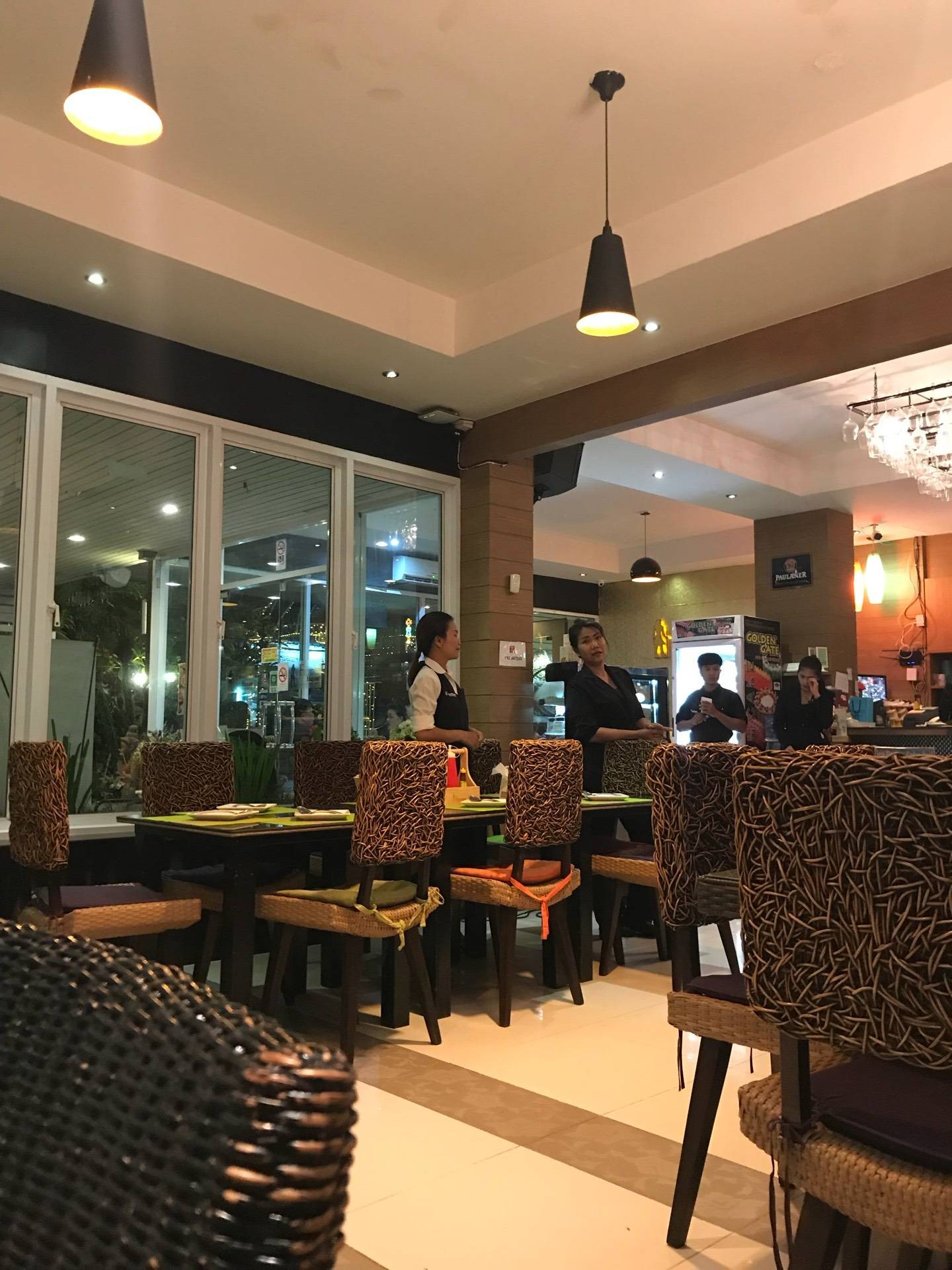 รีวิว Faroh House Restaurant & Wine - ร้านอาหารฟิวชั่นที่กาแฟอร่อย
