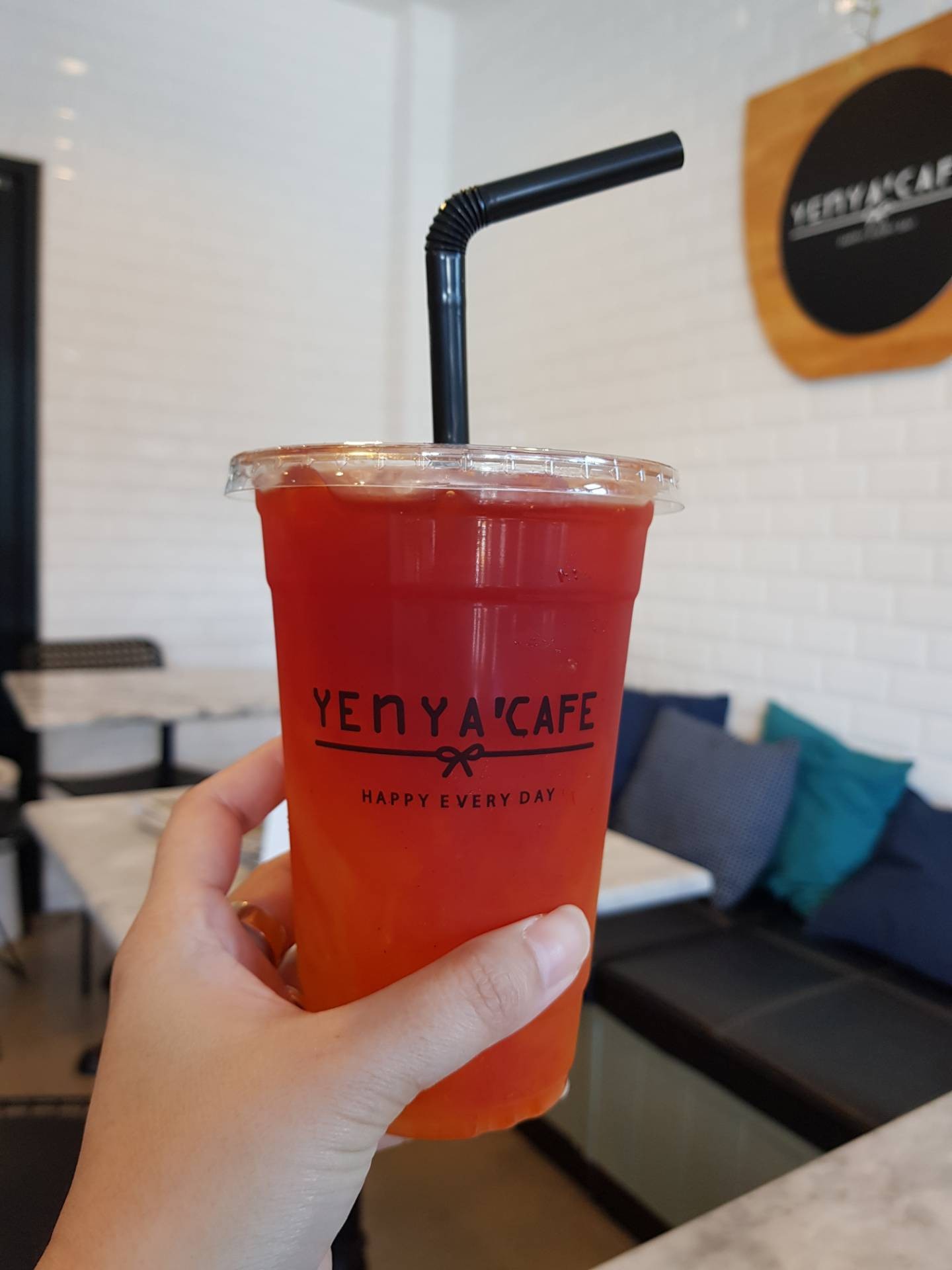 รีวิว Yenya' Cafe - ชาเสาวรส เป็นเมนูที่ไม่มีในเมนู แต่อร่อยมาก