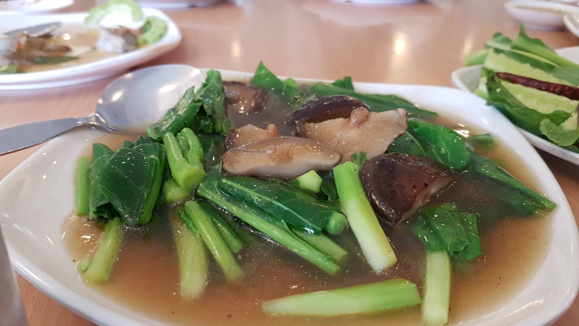 ผัดคะน้าฮ่องกง ร้าน ครัววังน้อย