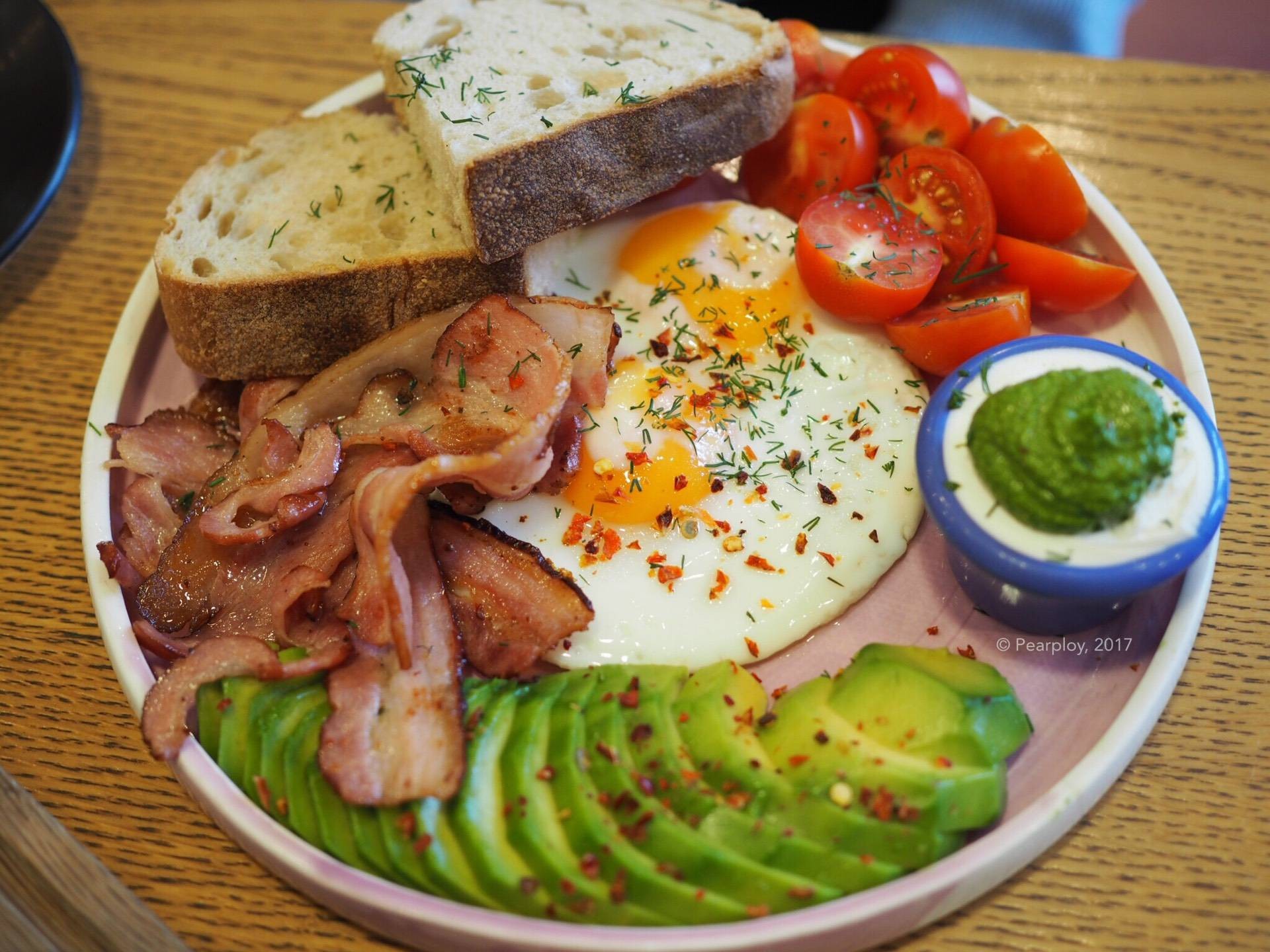 รีวิว Breakfast Cafe - สีสันสดใส ถูกใจช่างภาพต้องร้านนี้