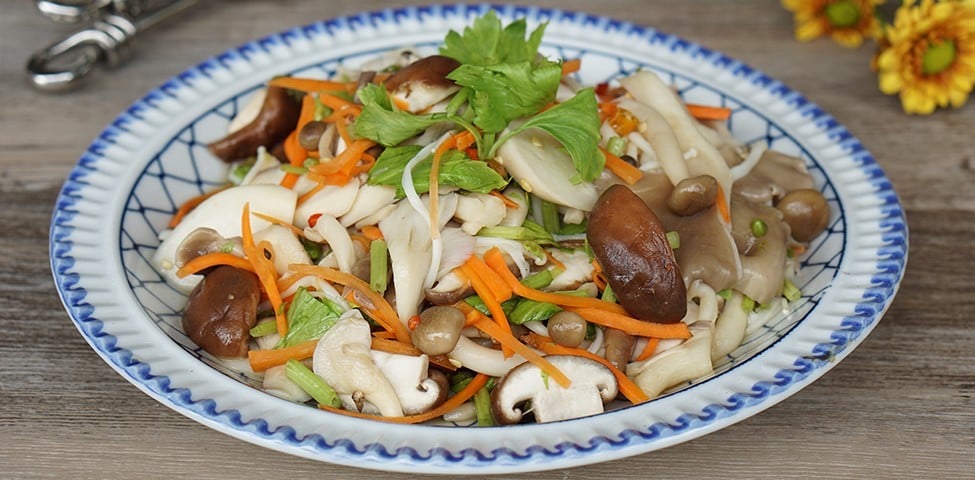 วิธีทำ “ยำเห็ดรวมเจ” แซ่บง่ายๆ ในช่วงทานเจ