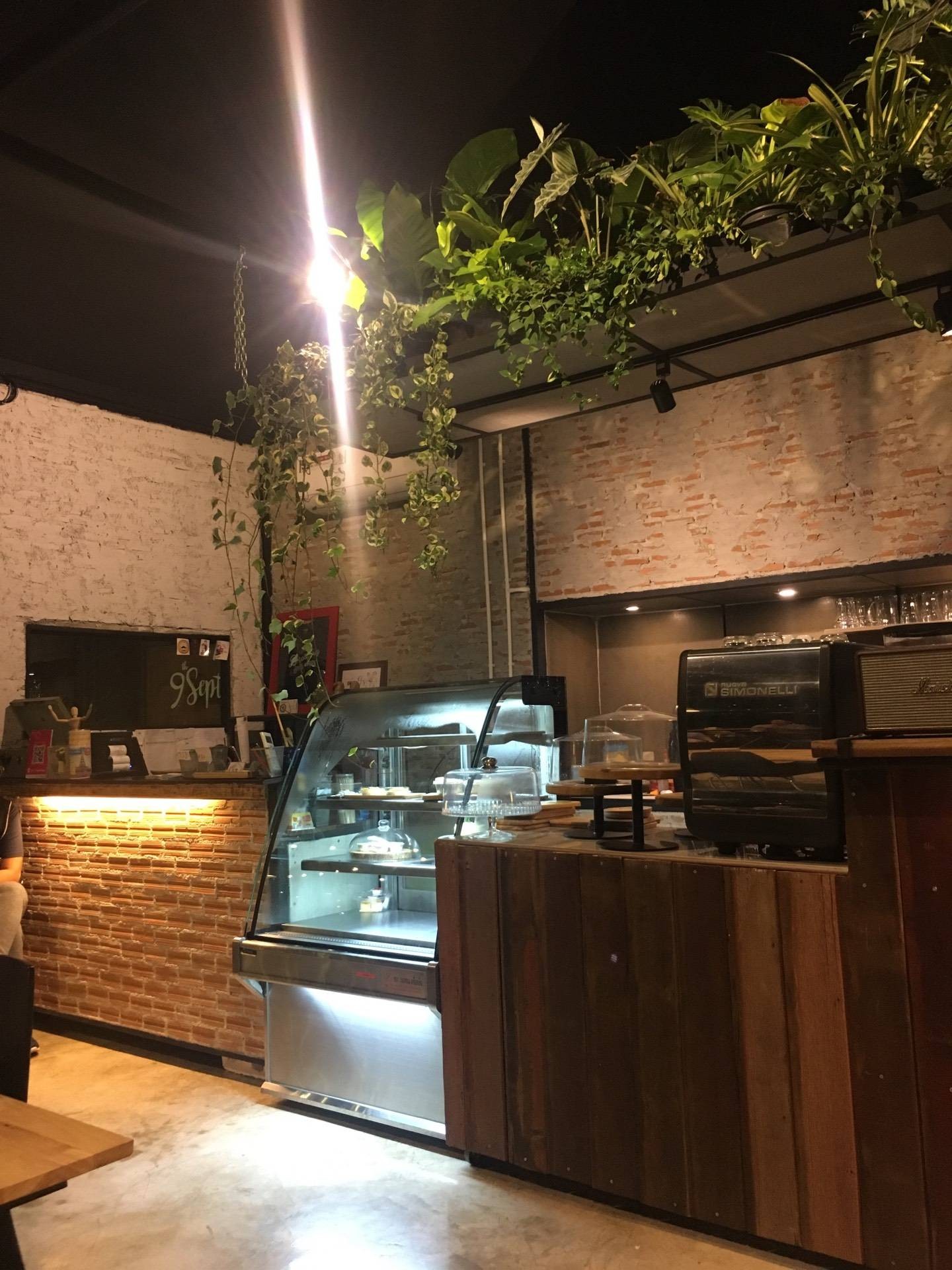 รีวิว 9th September Eat Drink Tree - 9th September - Wongnai