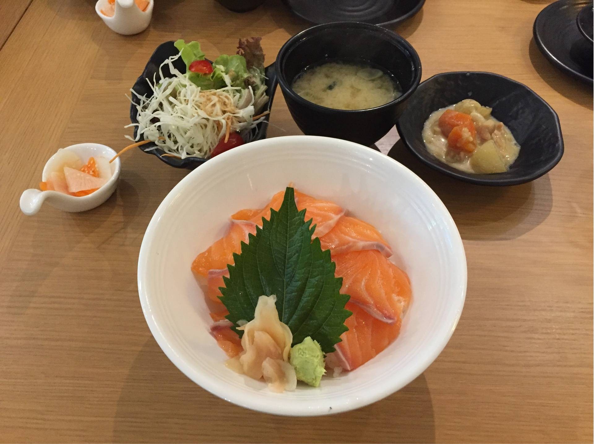 รีวิว SuShi BuNe - Salmon don set ในราคาแค่ 200ต้นๆ