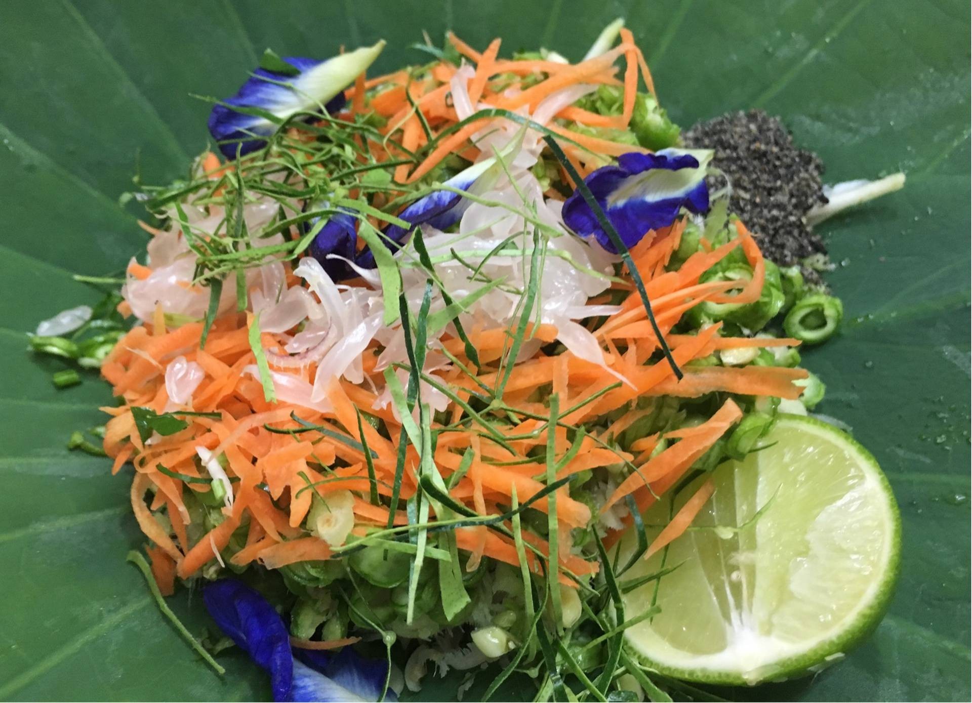 รูป ข้าวยำแม่สุณีย์ ตลาดสัมมากร