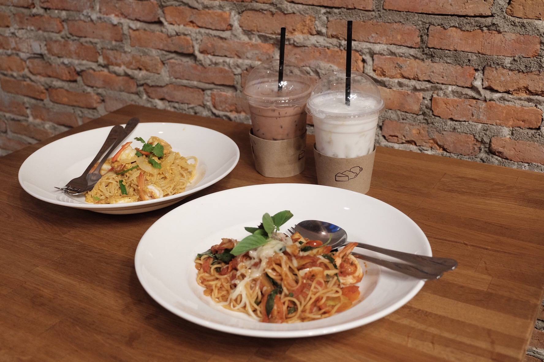 รีวิว Unbranded Cafe - ร้านค่าเฟ่ชิคๆดีงาม ย่านราชดำเนิน