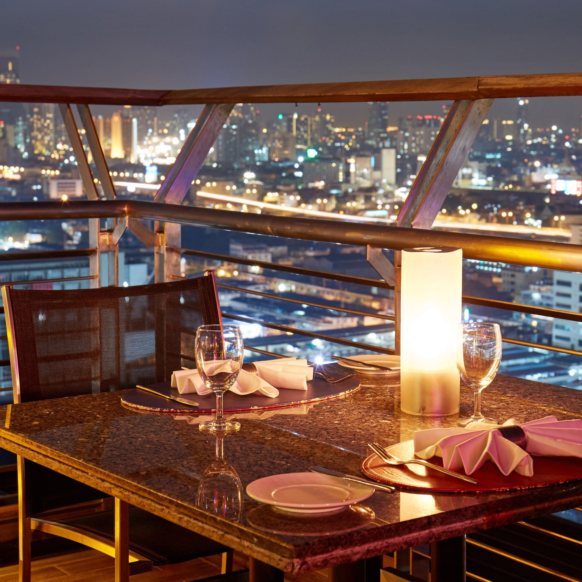 ร้าน Sirocco โรงแรมเลอบัว แอท สเตท ทาวเวอร์ | รีวิวร้านอาหาร