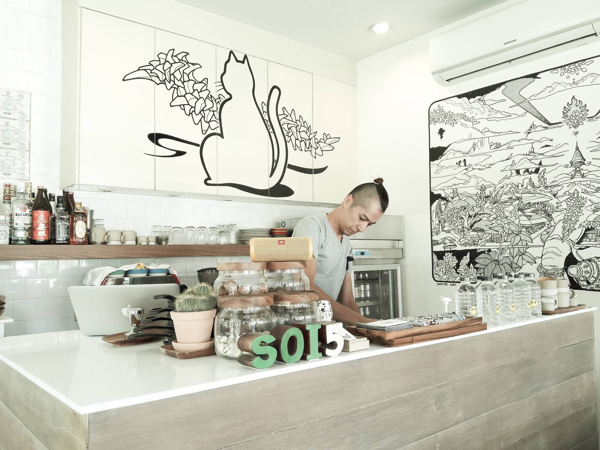 รีวิว Rojiura Pub Soi 5 - คาเฟ่มินิมอล สไตล์ญี่ปุ่น