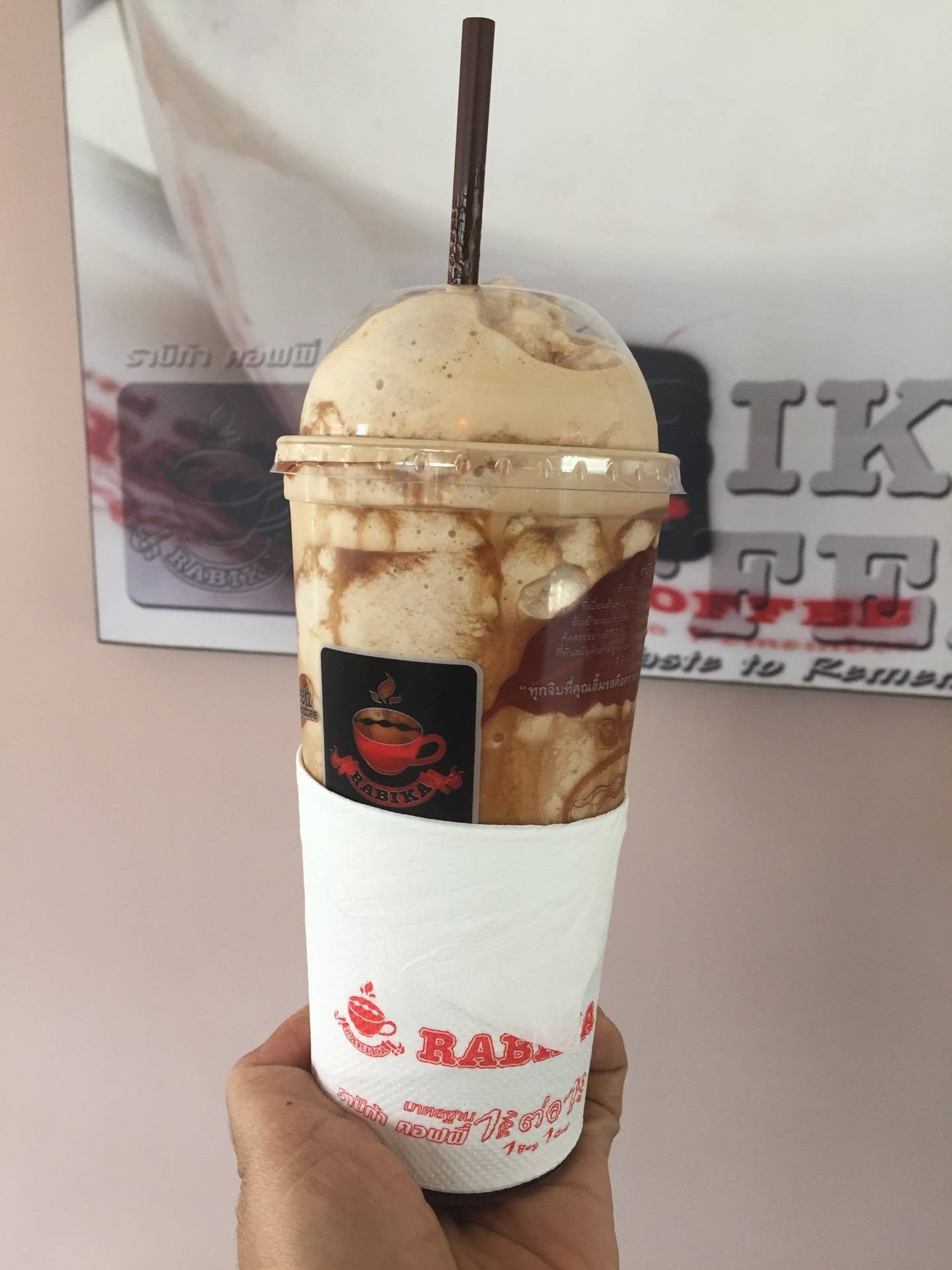 รีวิว Rabika Coffee ปั๊มเอสโซ่สาขาสันกำเเพง เชียงใหม่ - ร้านกาแฟในปั๊ม