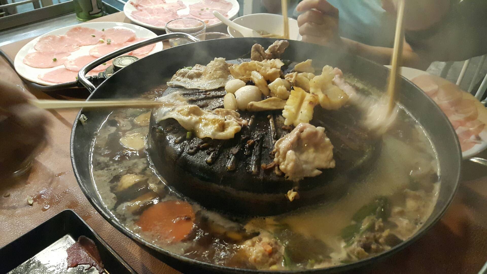 รีวิว Sim Suki Family Resteraunt - หมูกะทะชาบู วัตถุดิบดีพอใช้ ราคาไม่แรง